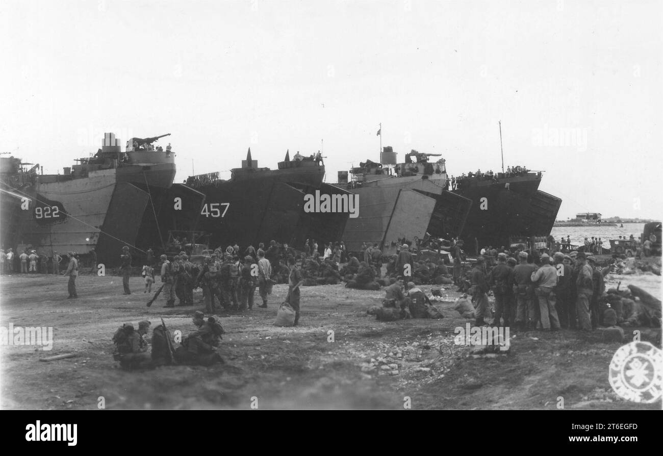 USS LST-457 Cebu City Philippines 3 April 1945 Stock Photo - Alamy