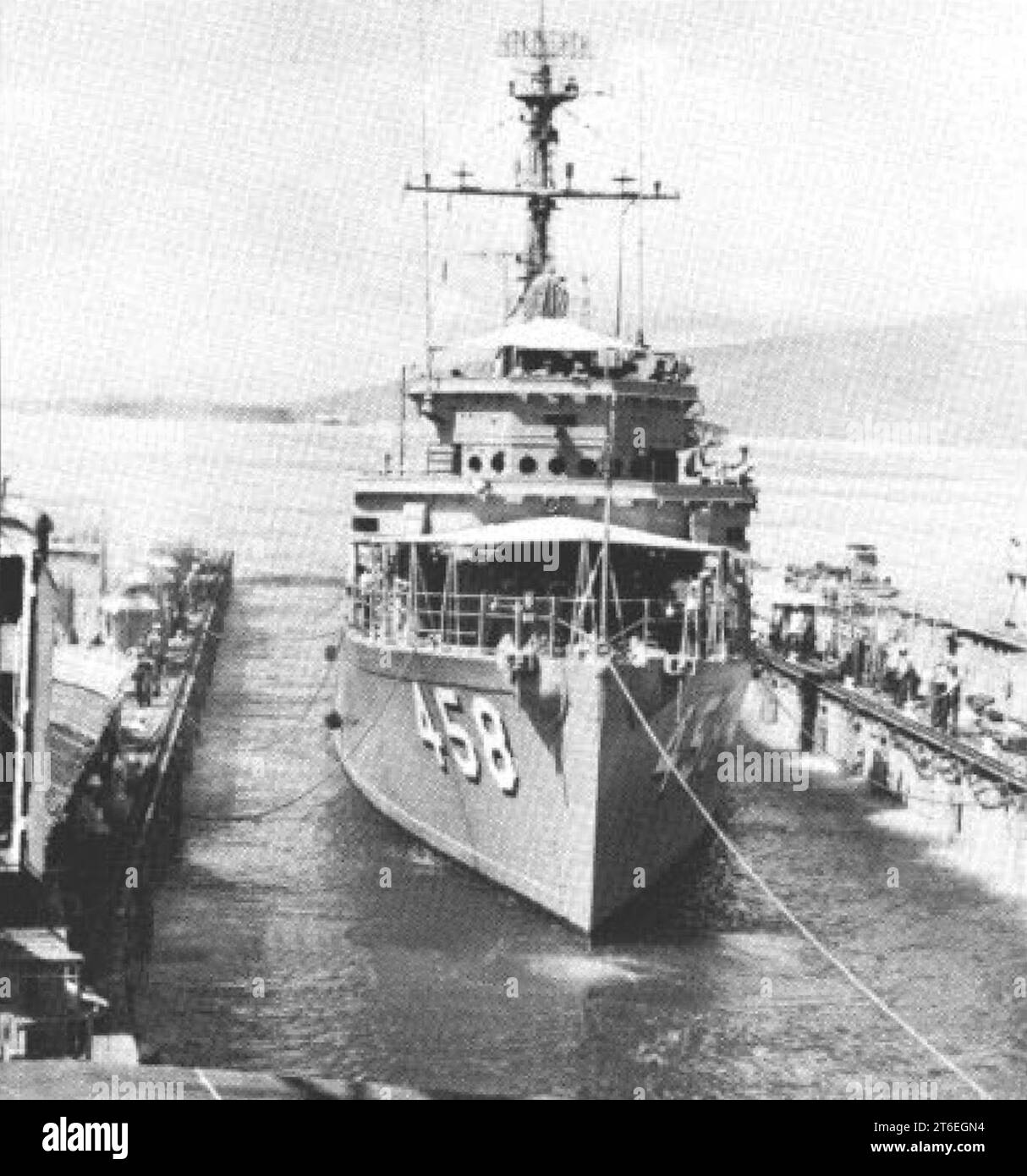 USS Lucid (MSO-458) entering USS Windsor (ARD-22) at Subic Bay ...