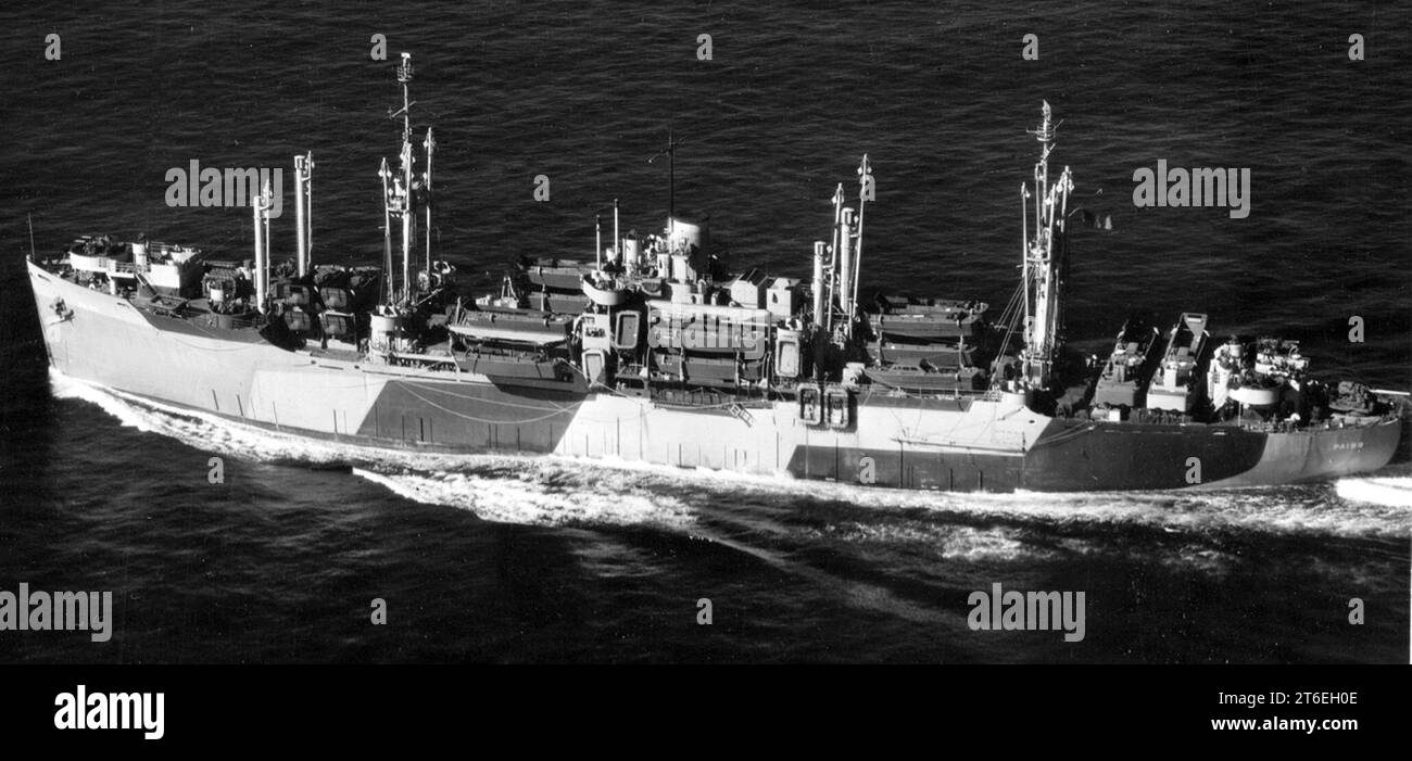 USS Magoffin (APA-199) underway at sea on 15 November 1944 Stock Photo ...