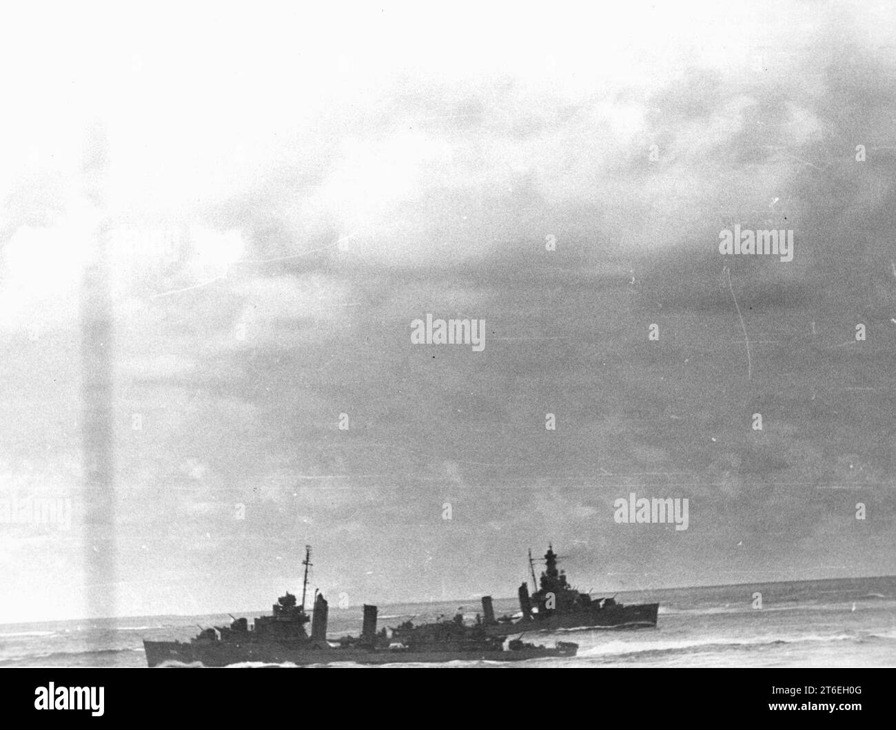 USS Mahan (DD-364) during the Battle of the Santa Cruz Islands 1942 ...