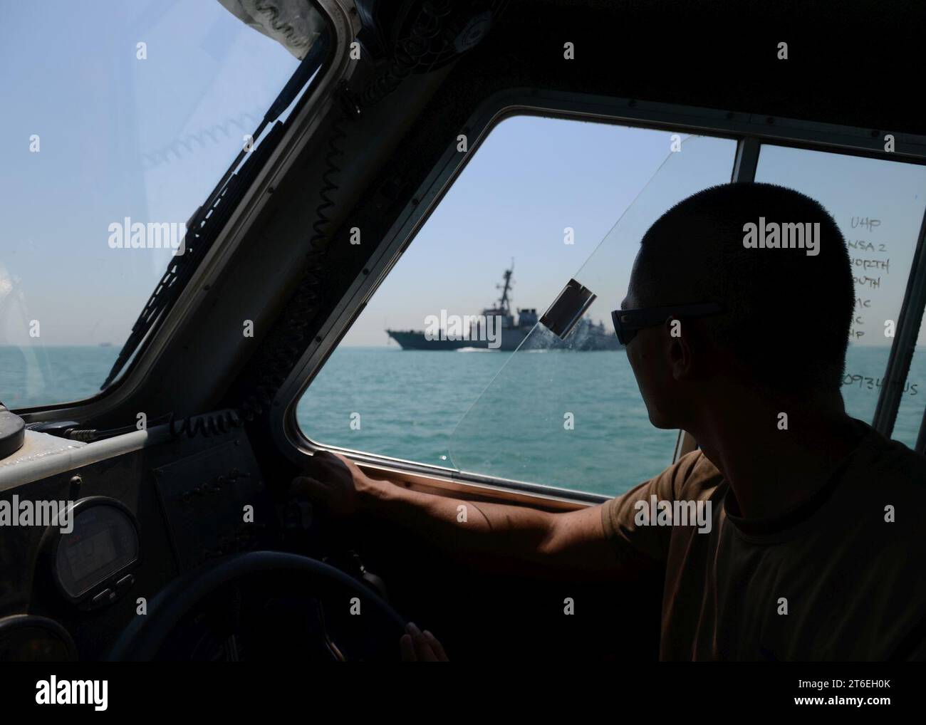 USS Mahan (DDG 72) 140915 Stock Photo - Alamy