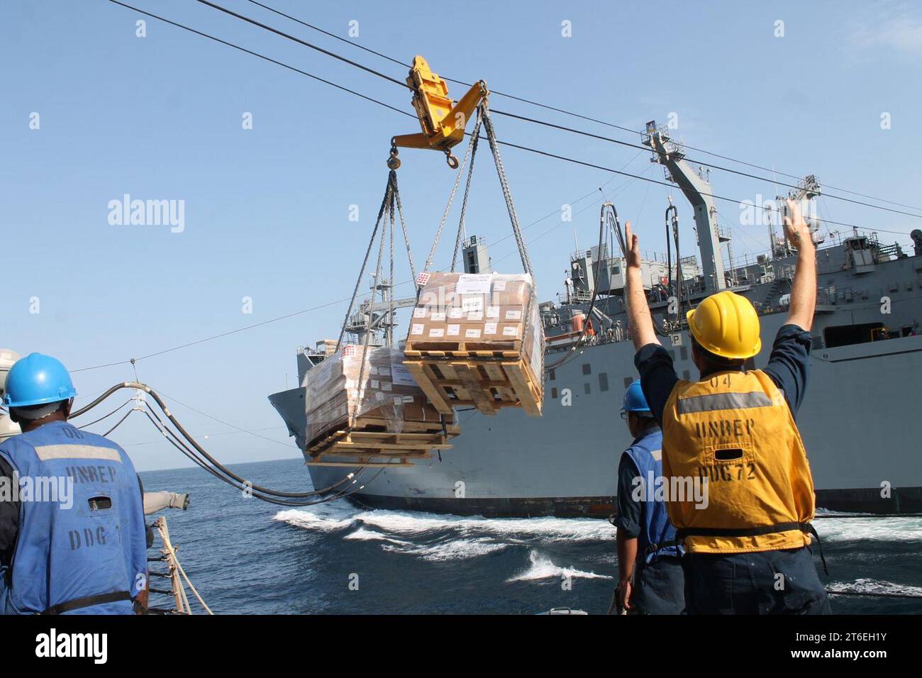 USS Mahan (DDG 72) 141030 Stock Photo - Alamy