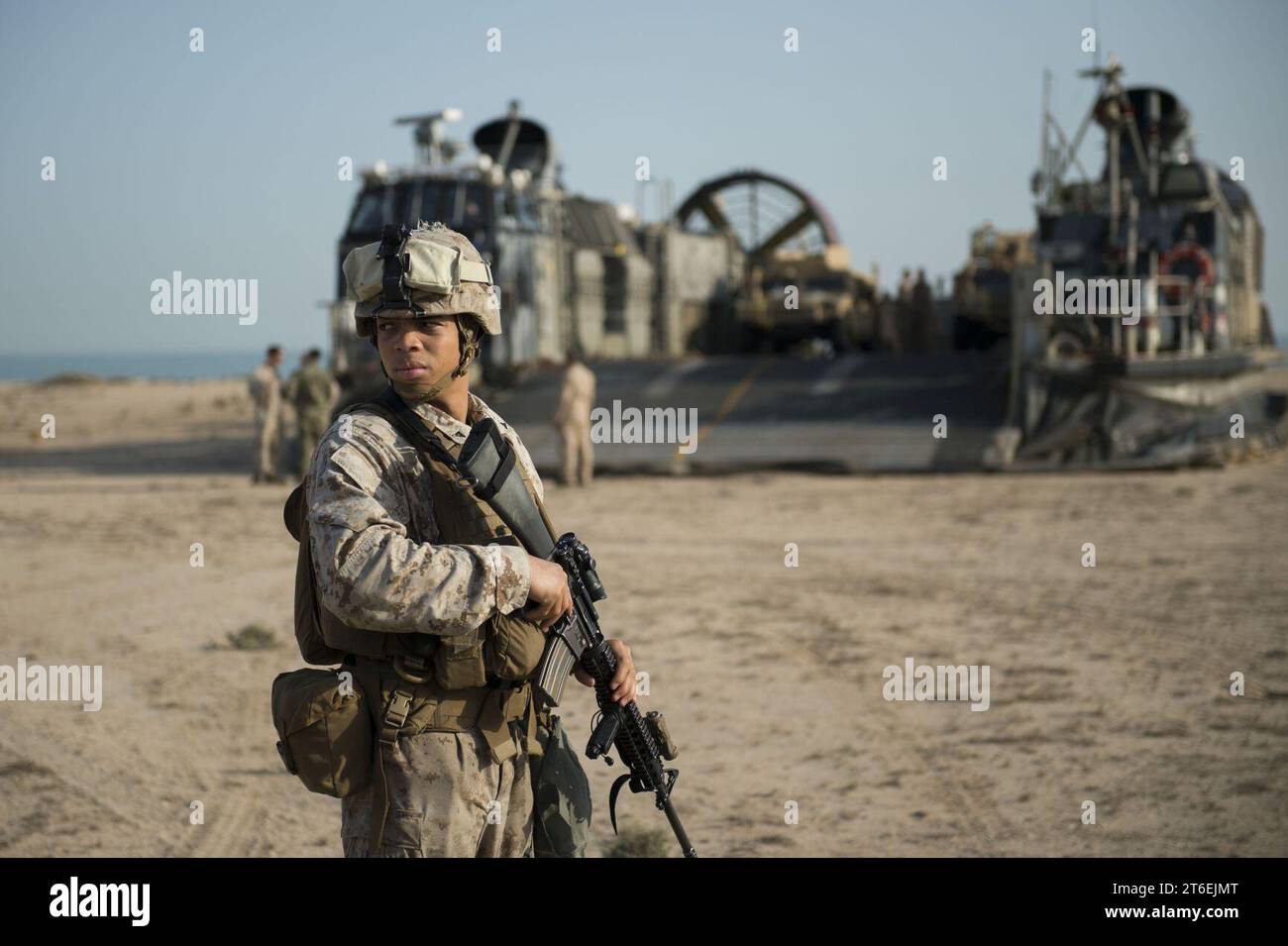 USS Makin Island (LHD 8) 141011 Stock Photo - Alamy