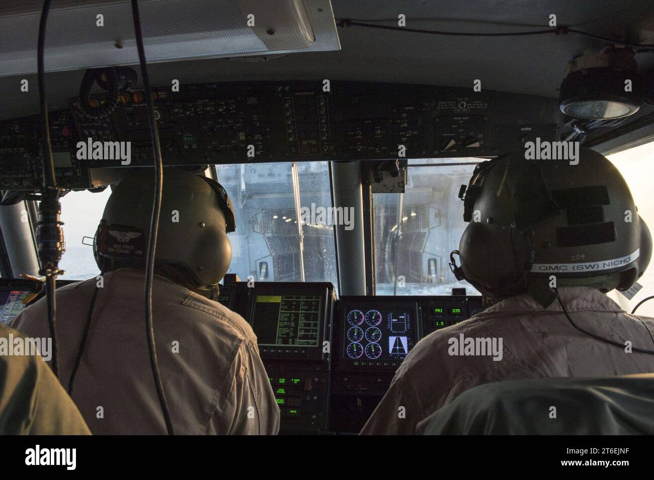 USS Makin Island (LHD 8) 141011 Stock Photo - Alamy