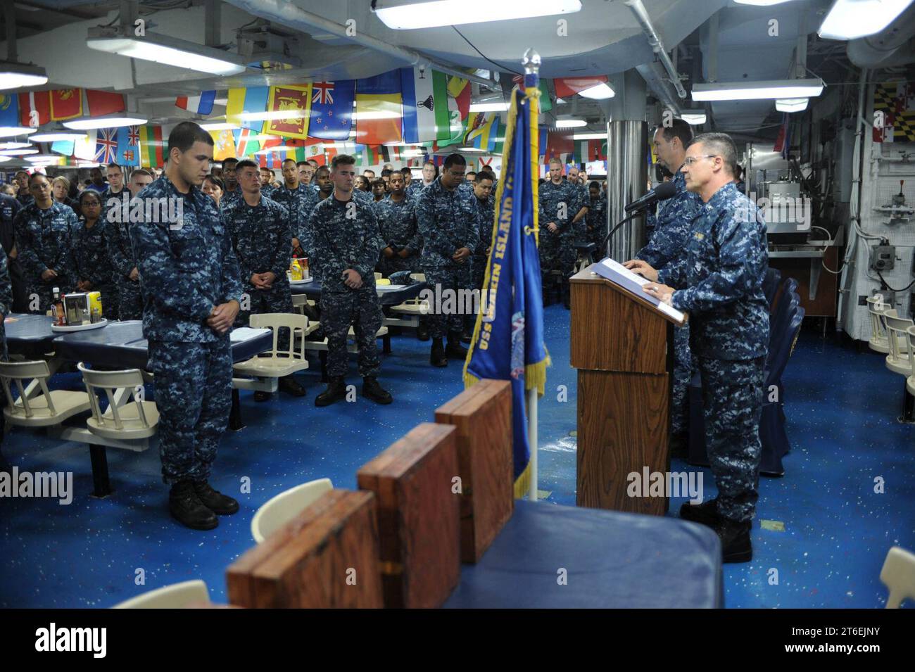 USS Makin Island 120911 Stock Photo - Alamy