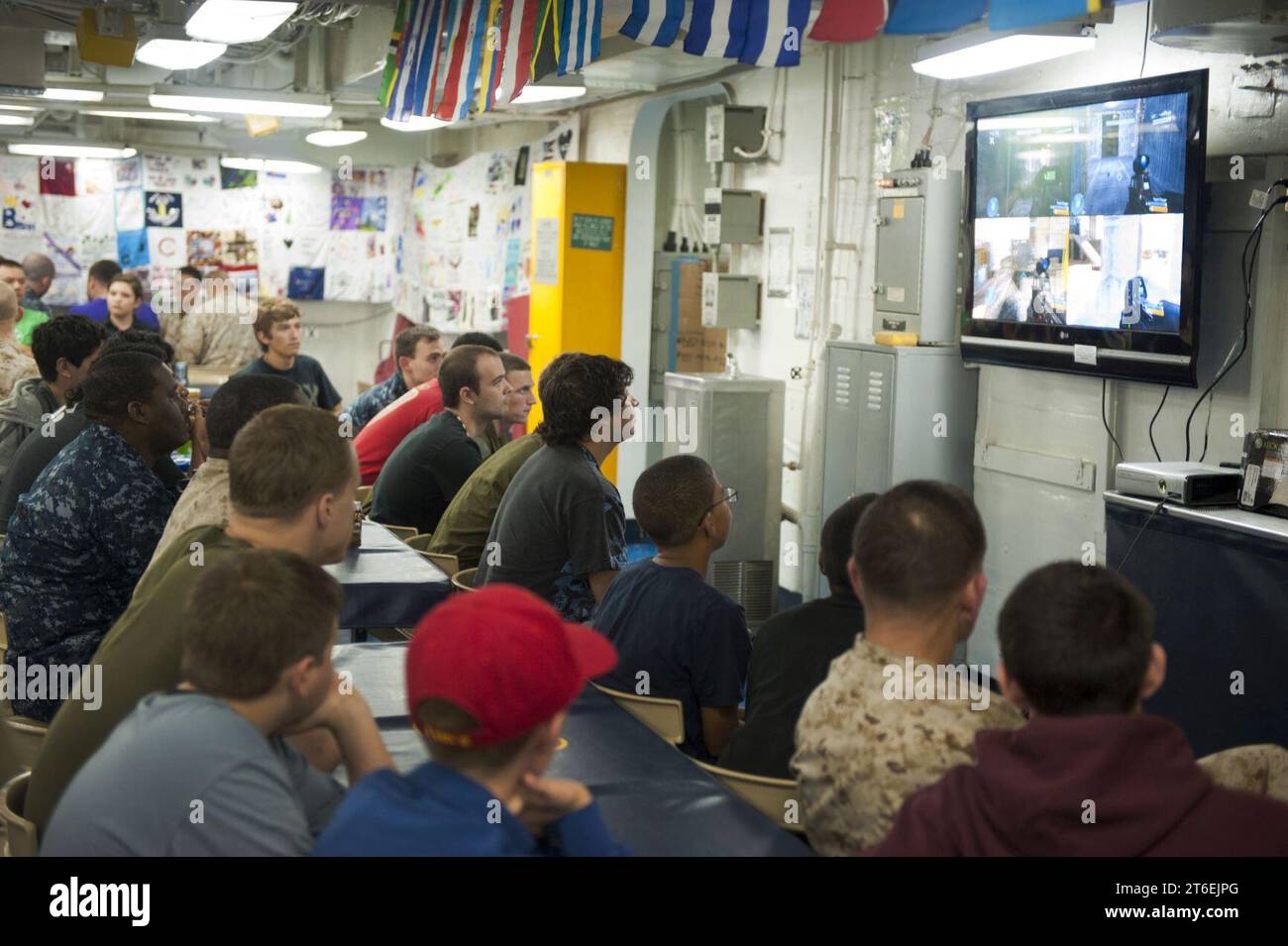 USS Makin Island action 120615 Stock Photo - Alamy