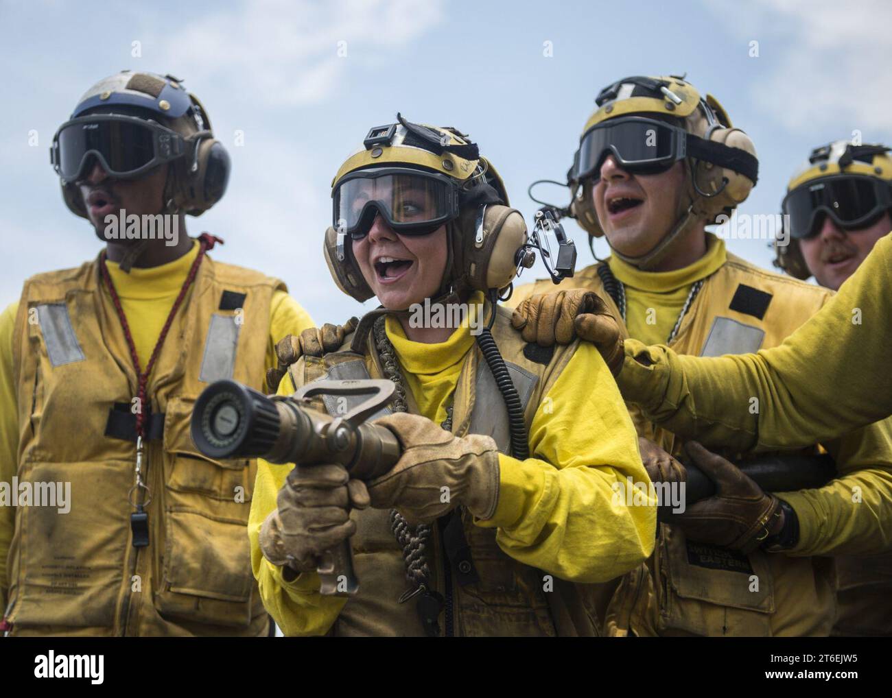 USS Makin Island conducts a fire drill on the flight deck. (33430388620 ...