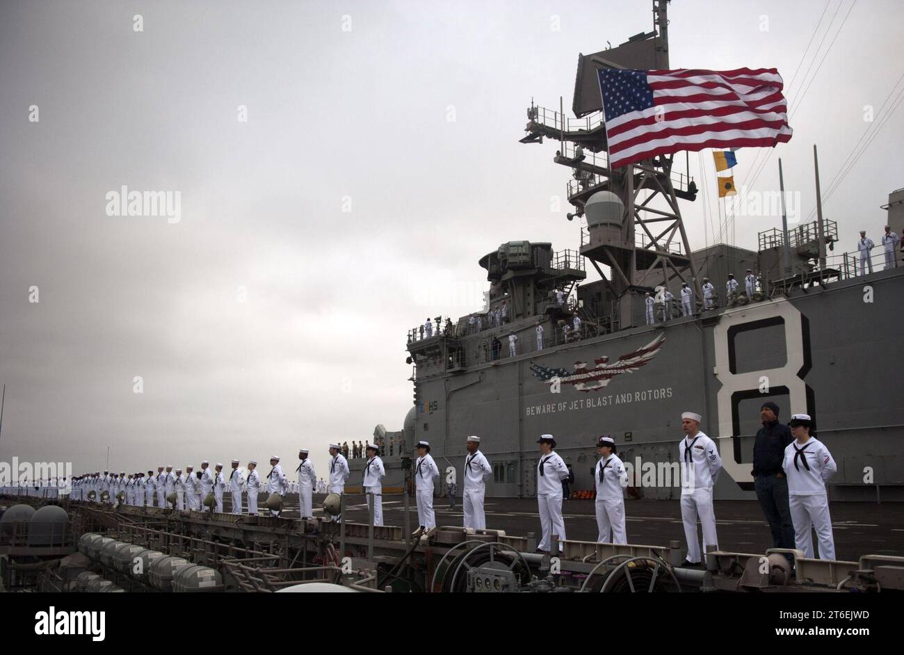 USS Makin Island sailors man the rails 120622 Stock Photo - Alamy