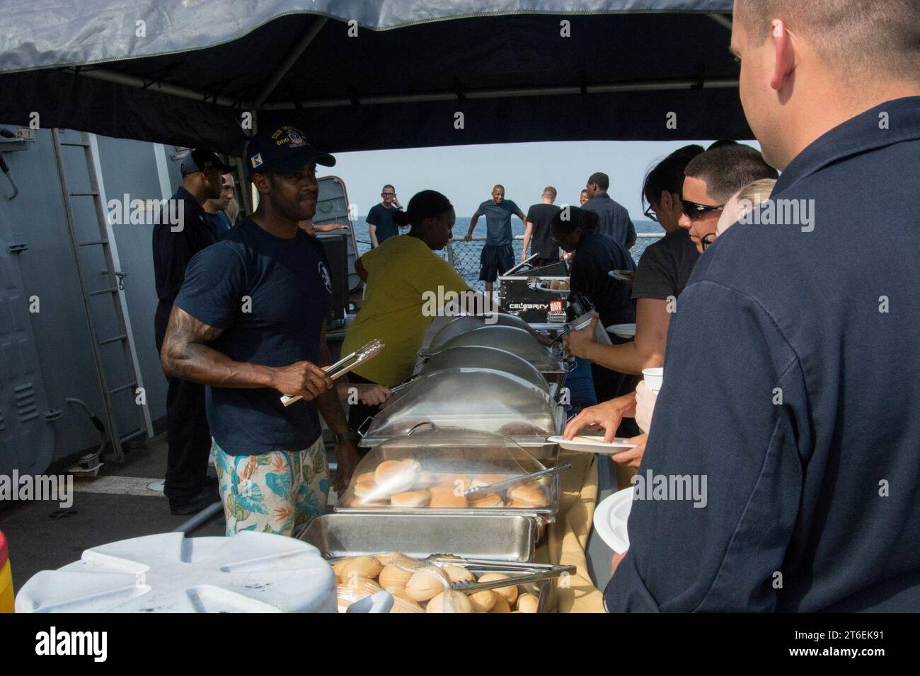 USS Mason (DDG 87) 4th of July Steel Beach Picnic 160703 Stock Photo ...