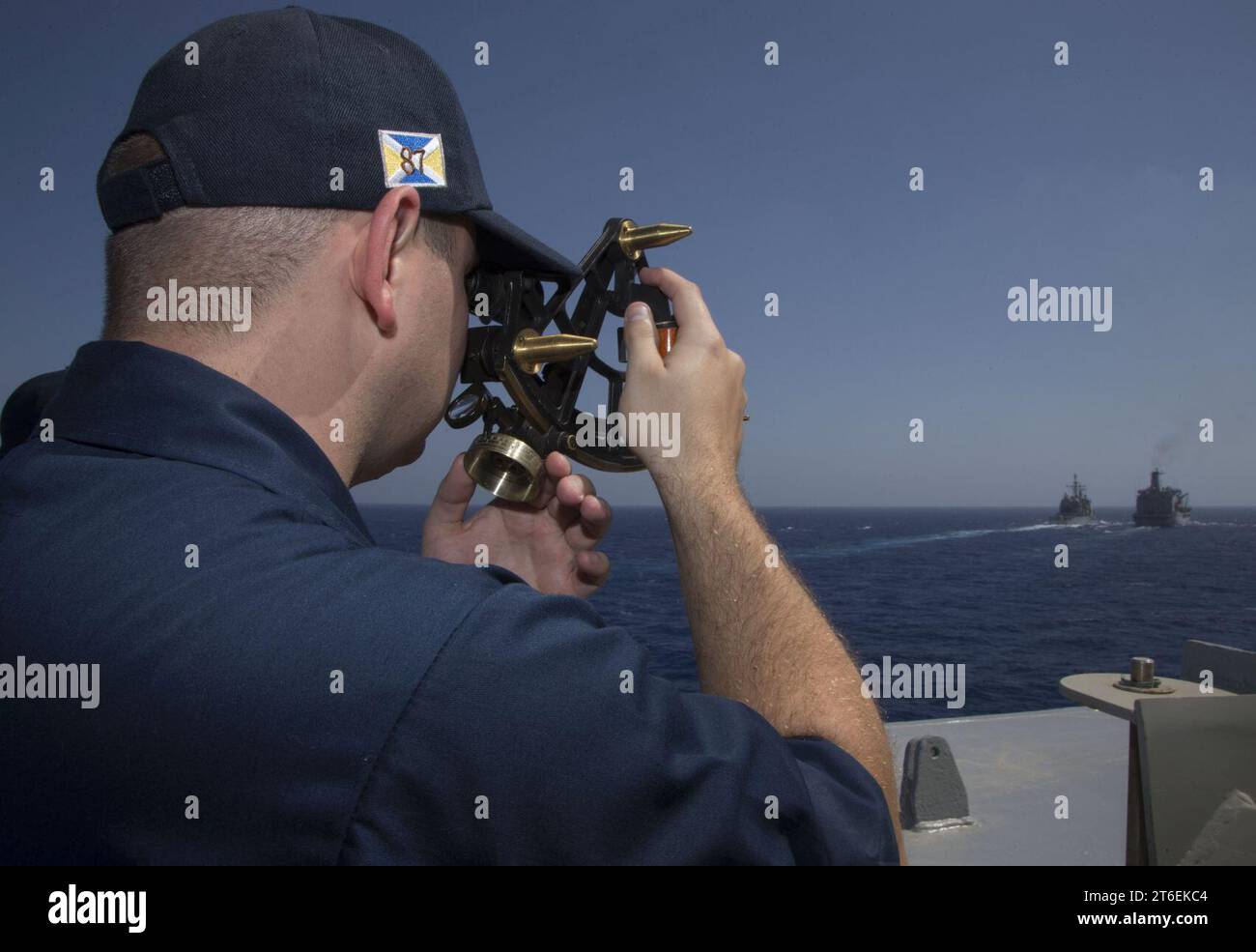 USS MASON (DDG 87) 131012 Stock Photo - Alamy