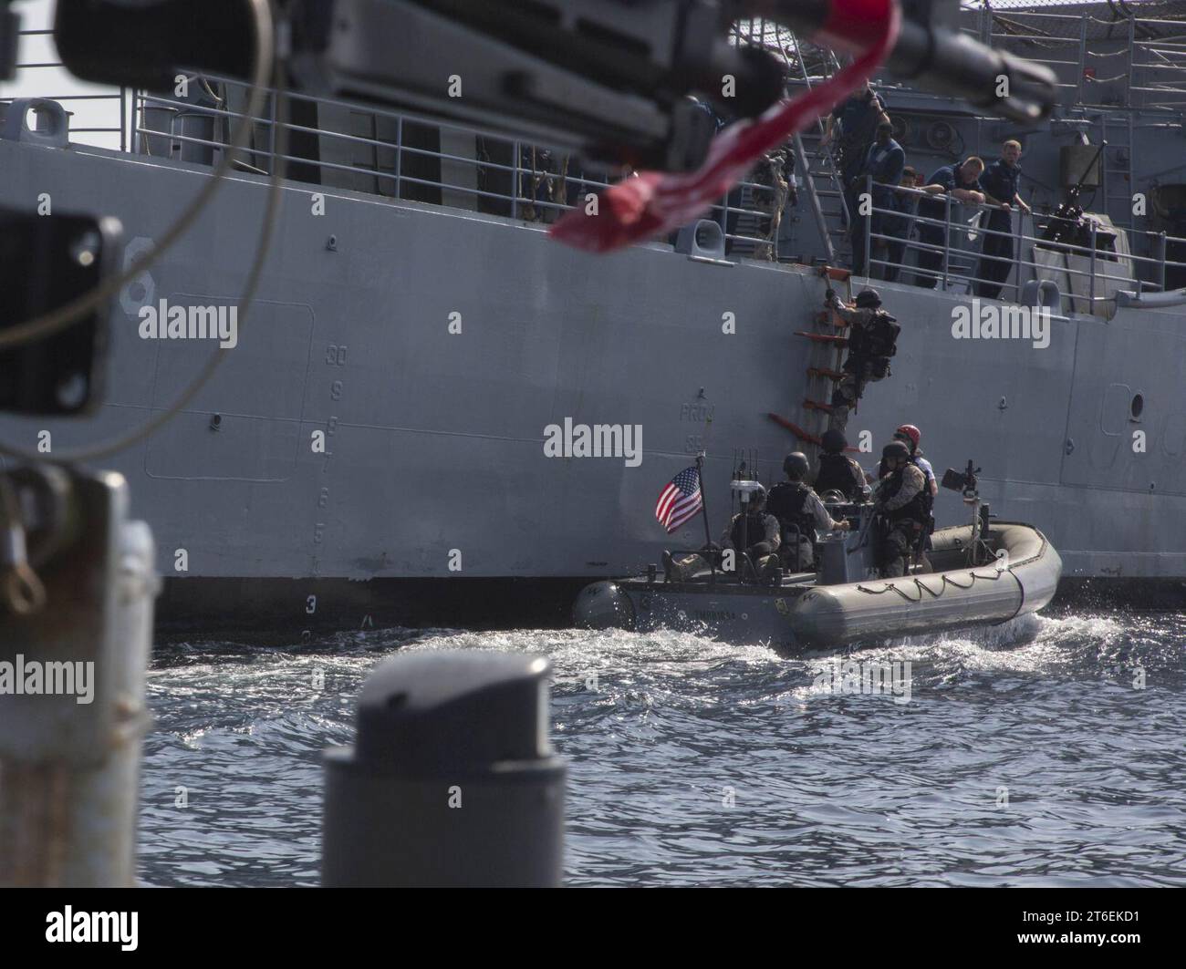 USS MASON (DDG 87) 131113 Stock Photo - Alamy