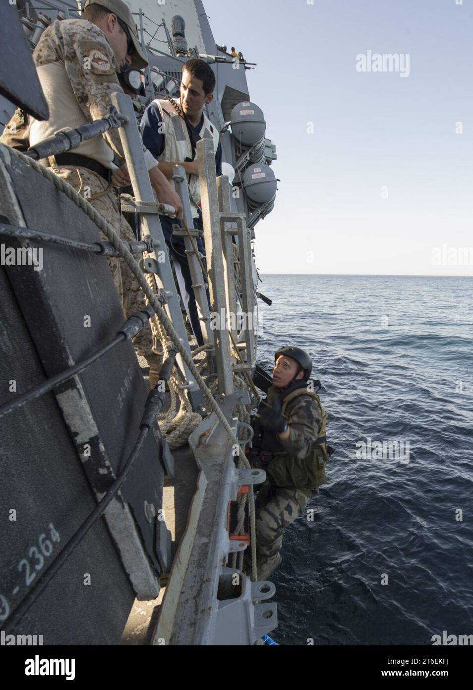 USS MASON (DDG 87) 140101 Stock Photo - Alamy
