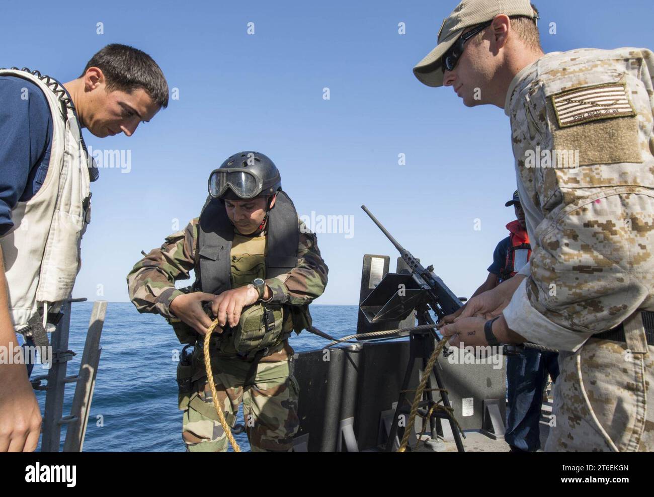 USS MASON (DDG 87) 140101 Stock Photo - Alamy