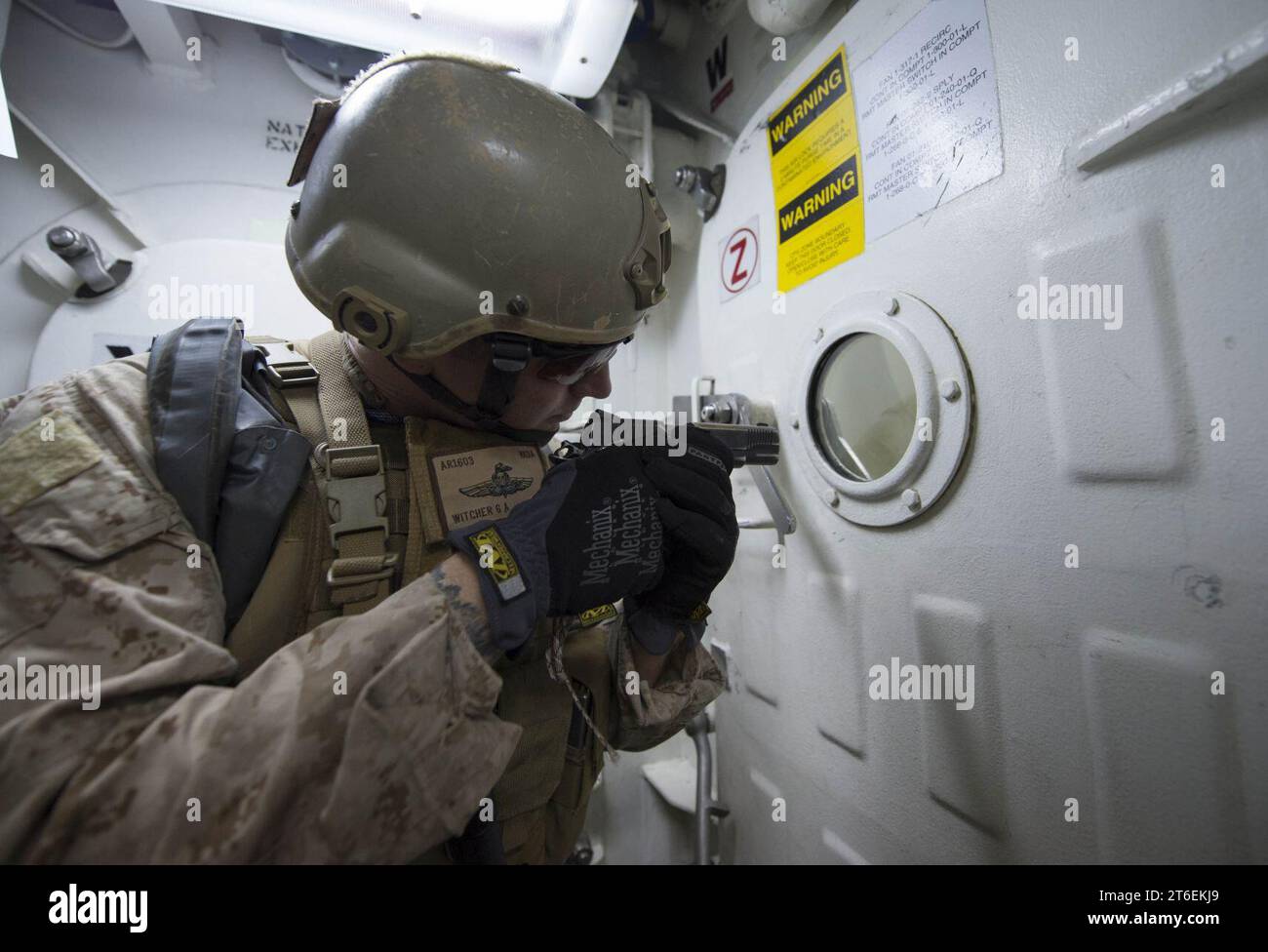 USS MASON (DDG 87) 140112 Stock Photo - Alamy