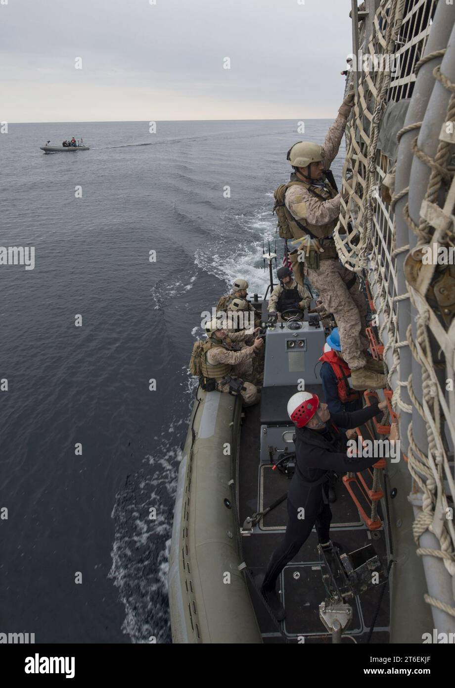 USS MASON (DDG 87) 140112 Stock Photo - Alamy