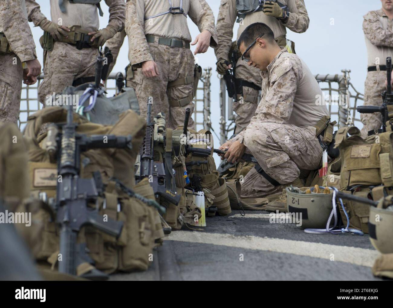 USS MASON (DDG 87) 140112 Stock Photo - Alamy
