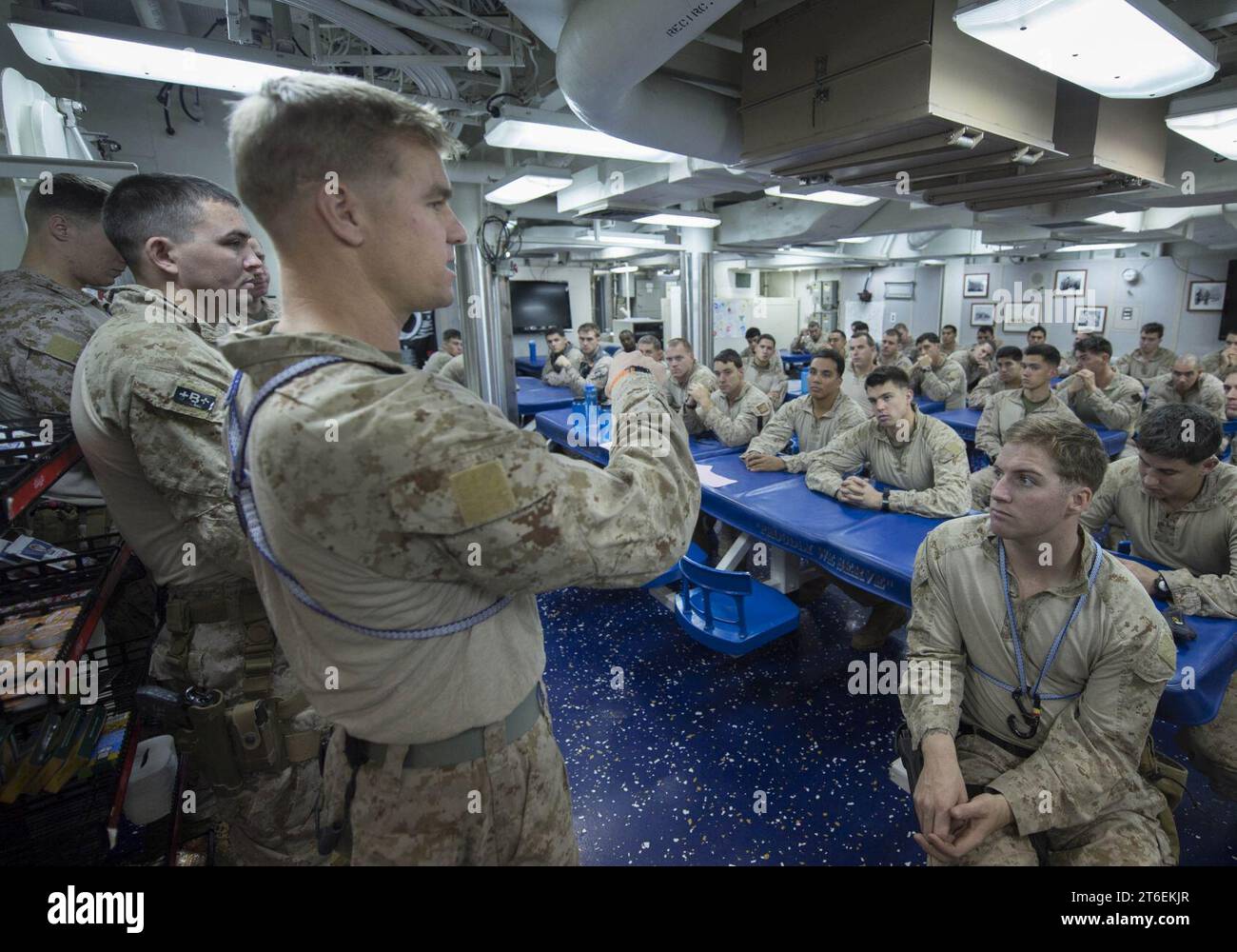 USS MASON (DDG 87) 140112 Stock Photo - Alamy