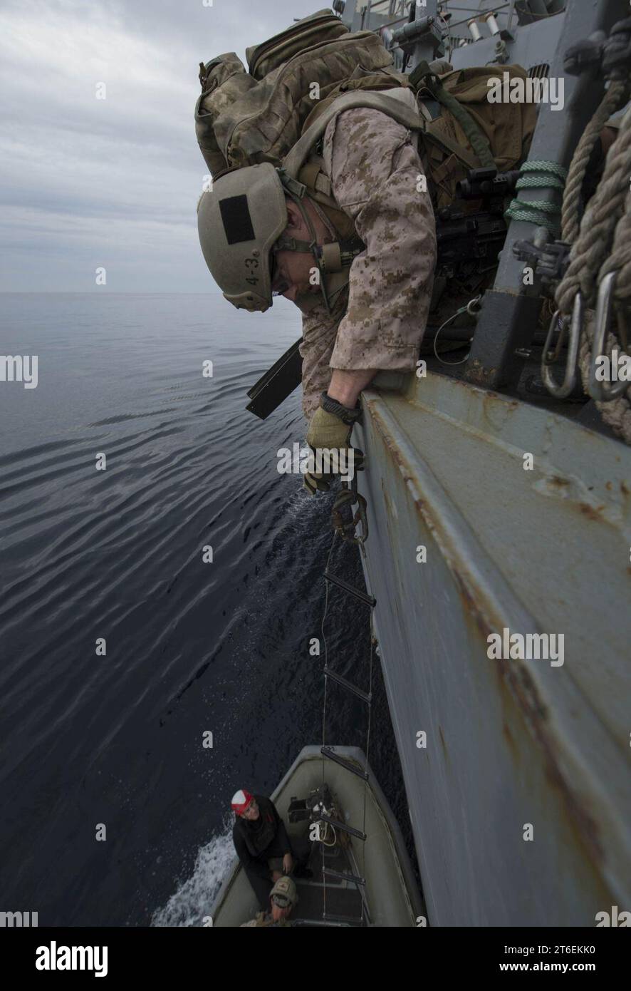 USS MASON (DDG 87) 140112 Stock Photo - Alamy