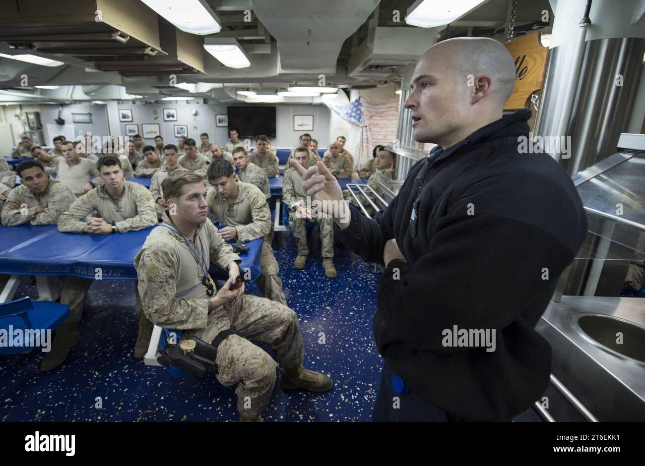 USS MASON (DDG 87) 140112 Stock Photo - Alamy