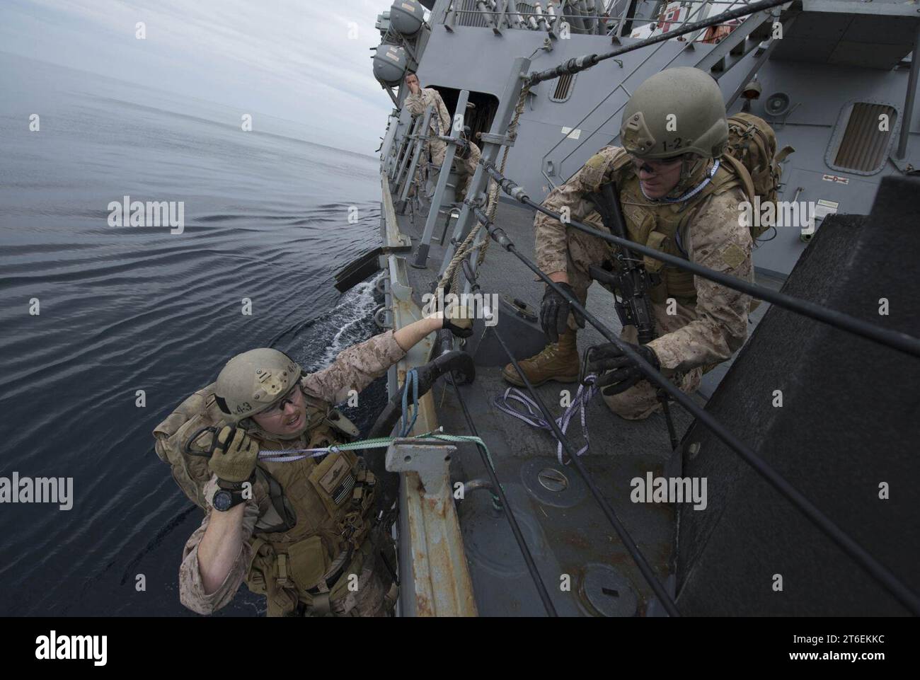 USS MASON (DDG 87) 140112 Stock Photo - Alamy