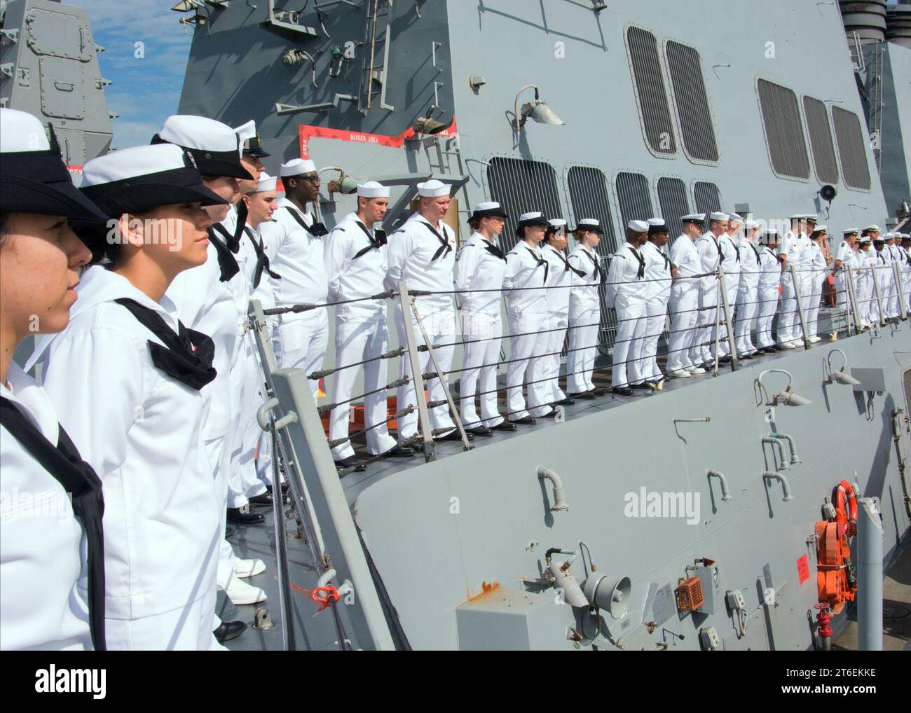 USS Mason (DDG 87) Deploys (Image 1 of 11) 160601 Stock Photo - Alamy