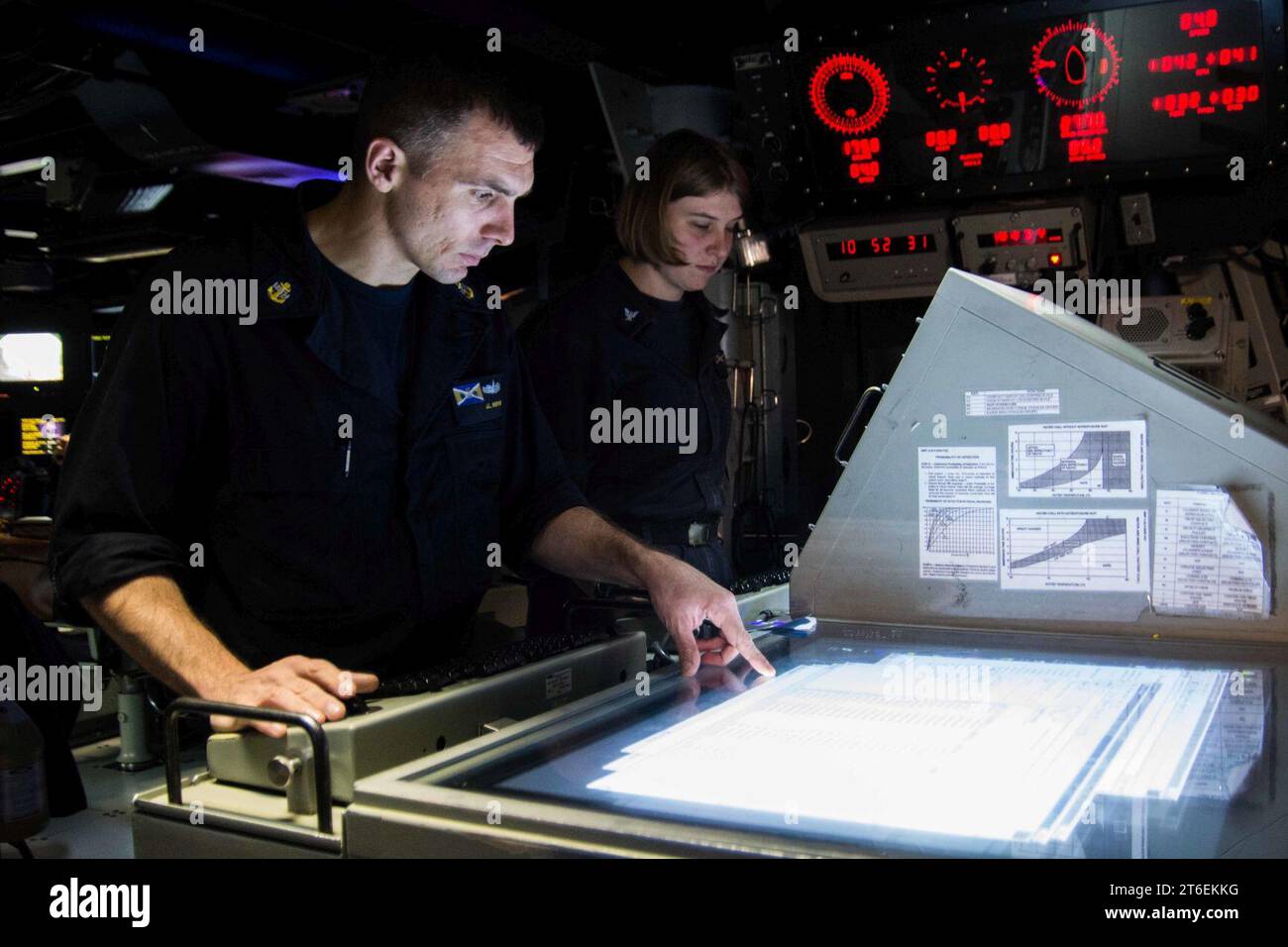 USS Mason (DDG 87) Patrol Craft Exercises 160912 Stock Photo - Alamy