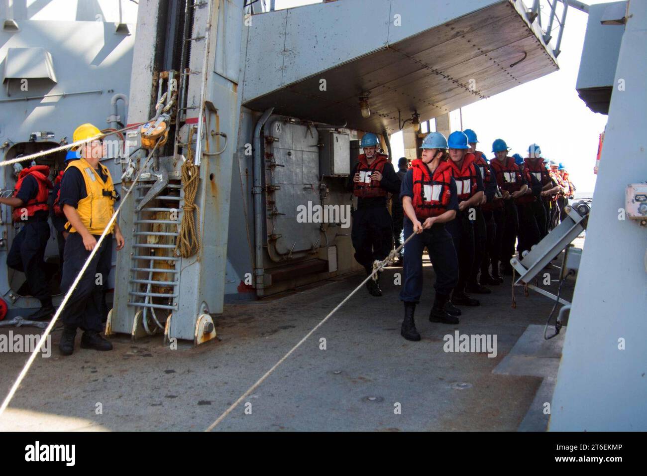 USS Mason (DDG 87) RAS with RFA Fort Victoria 160916 Stock Photo - Alamy
