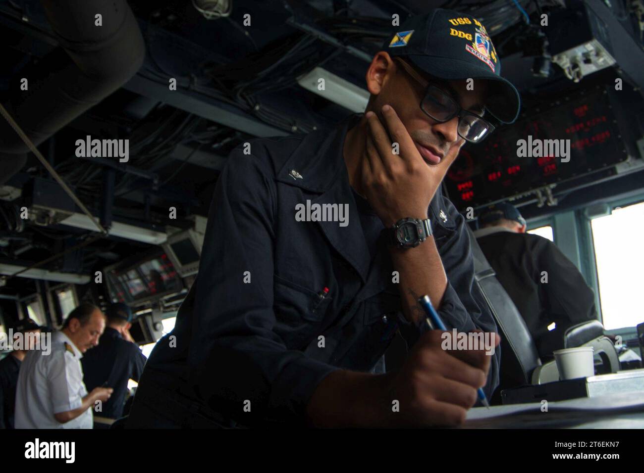 USS Mason (DDG 87) Suez Canal Transit 161030 Stock Photo - Alamy