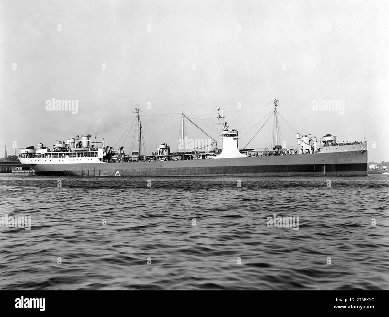 USS Maumee (AO-2) off the Norfolk Naval Shipyard on 31 March 1945 Stock ...