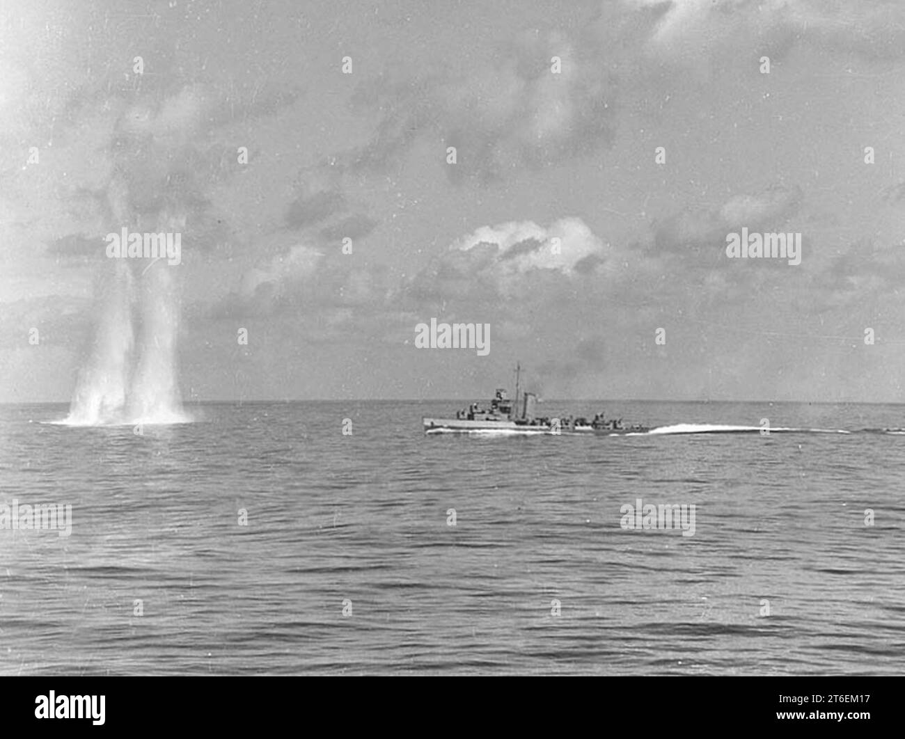 USS Mayrant (DD-402) under fire off Casablanca in November 1942 Stock ...