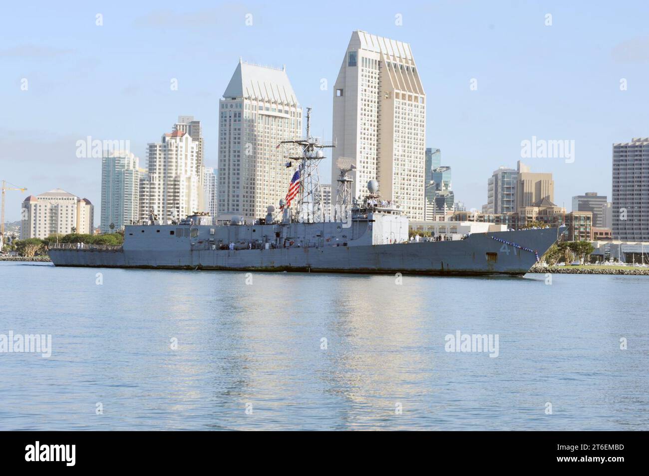 Uss mcclusky ffg 41 hi-res stock photography and images - Alamy