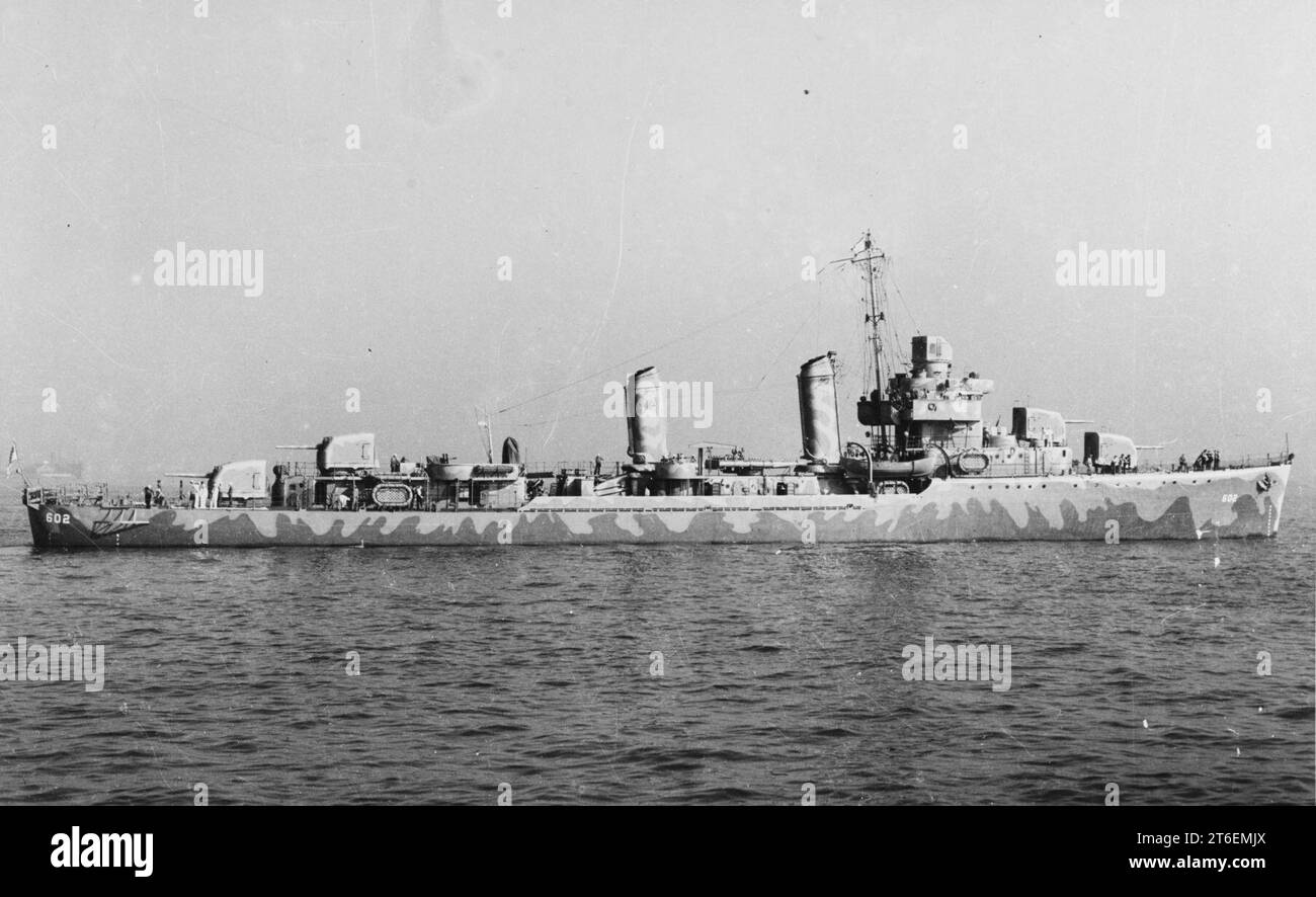 USS Meade (DD-602) off New York City on 20 June 1942 Stock Photo - Alamy