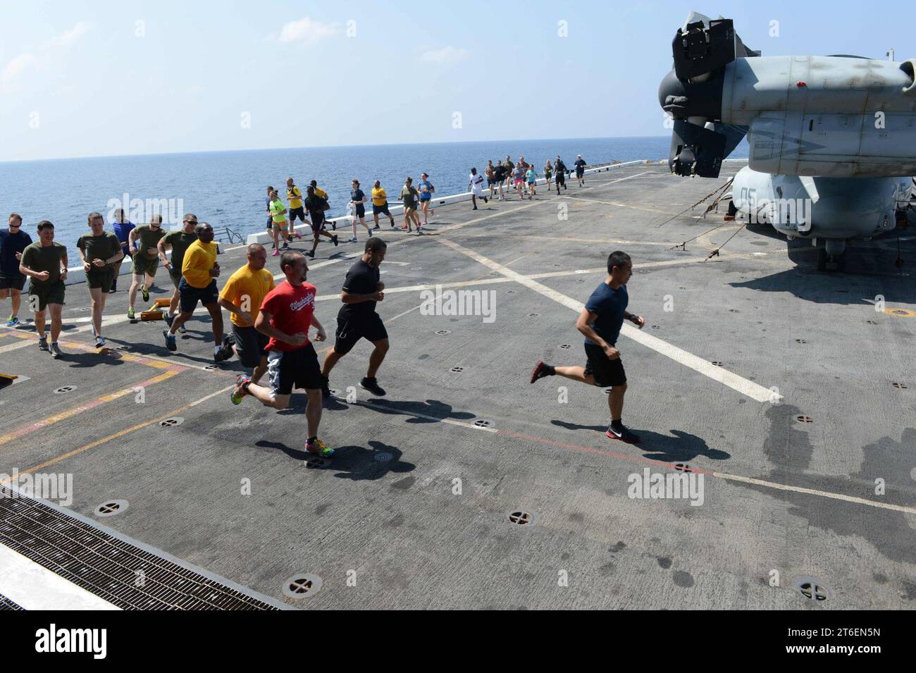 USS Mesa Verde 'Fun Run' 140401 Stock Photo - Alamy