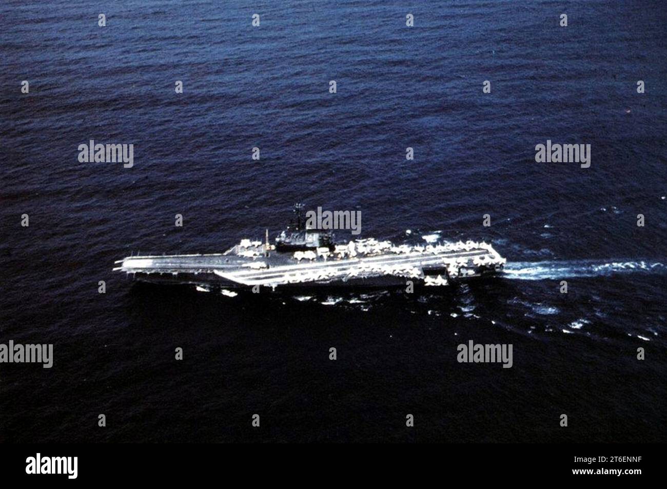 USS Midway (CV-41) underway c1975 Stock Photo - Alamy