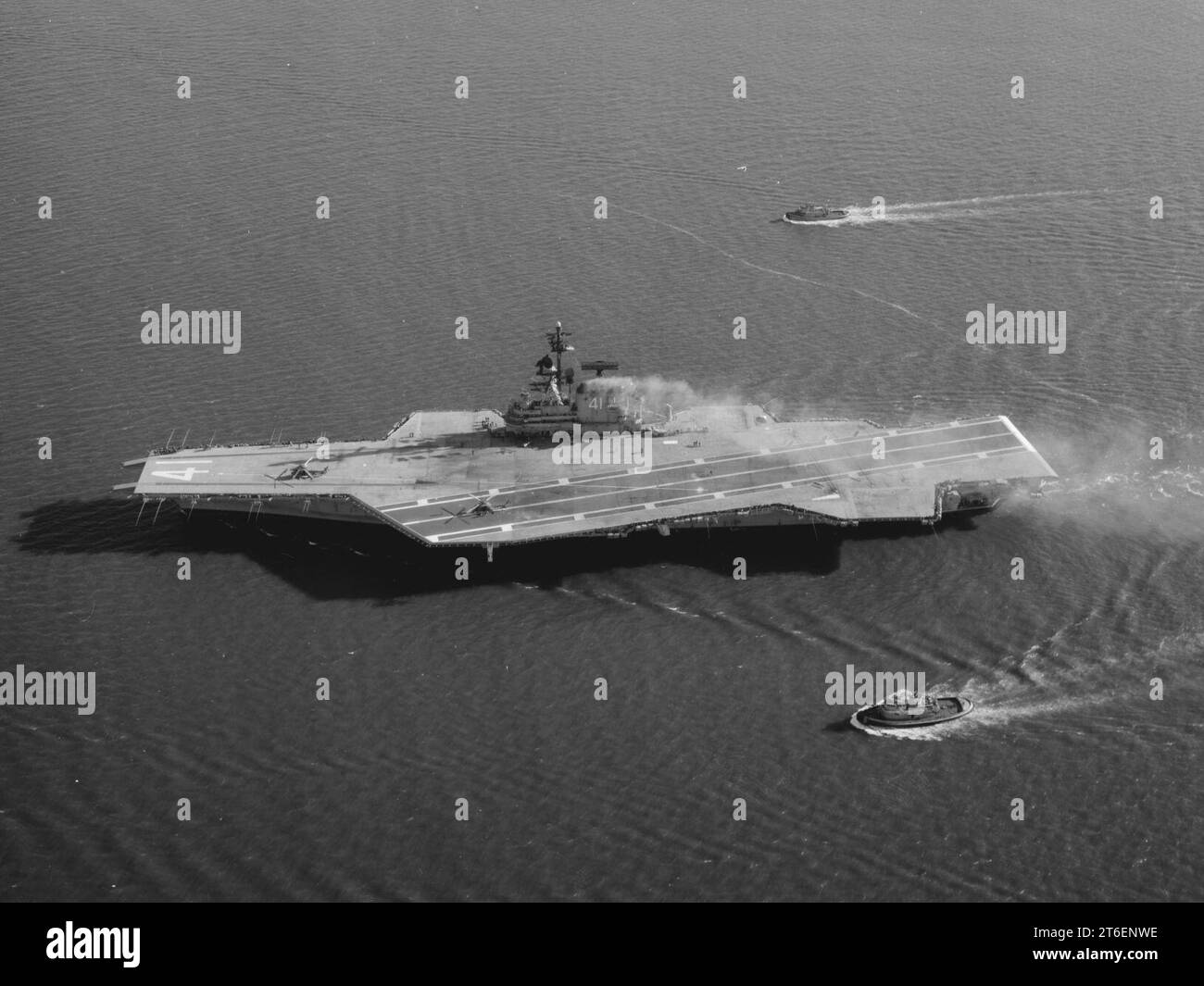 USS Midway (CVA-41) underway in March 1970 Stock Photo - Alamy