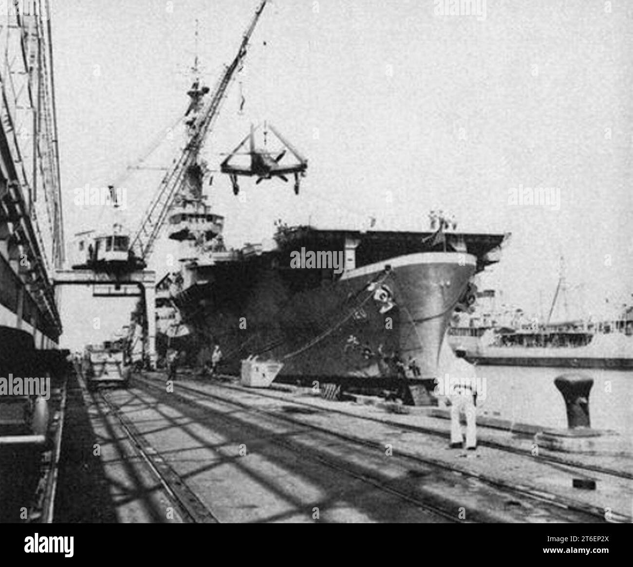 USS Mindoro (CVE-120) loading Curtiss SB2C Helldivers for Italy at ...