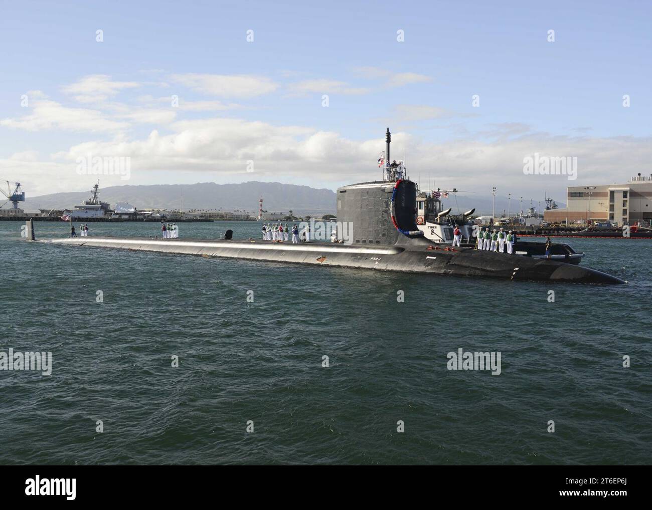 USS Mississippi (SSN-782) arrives at Pearl Harbor in November 2014 ...