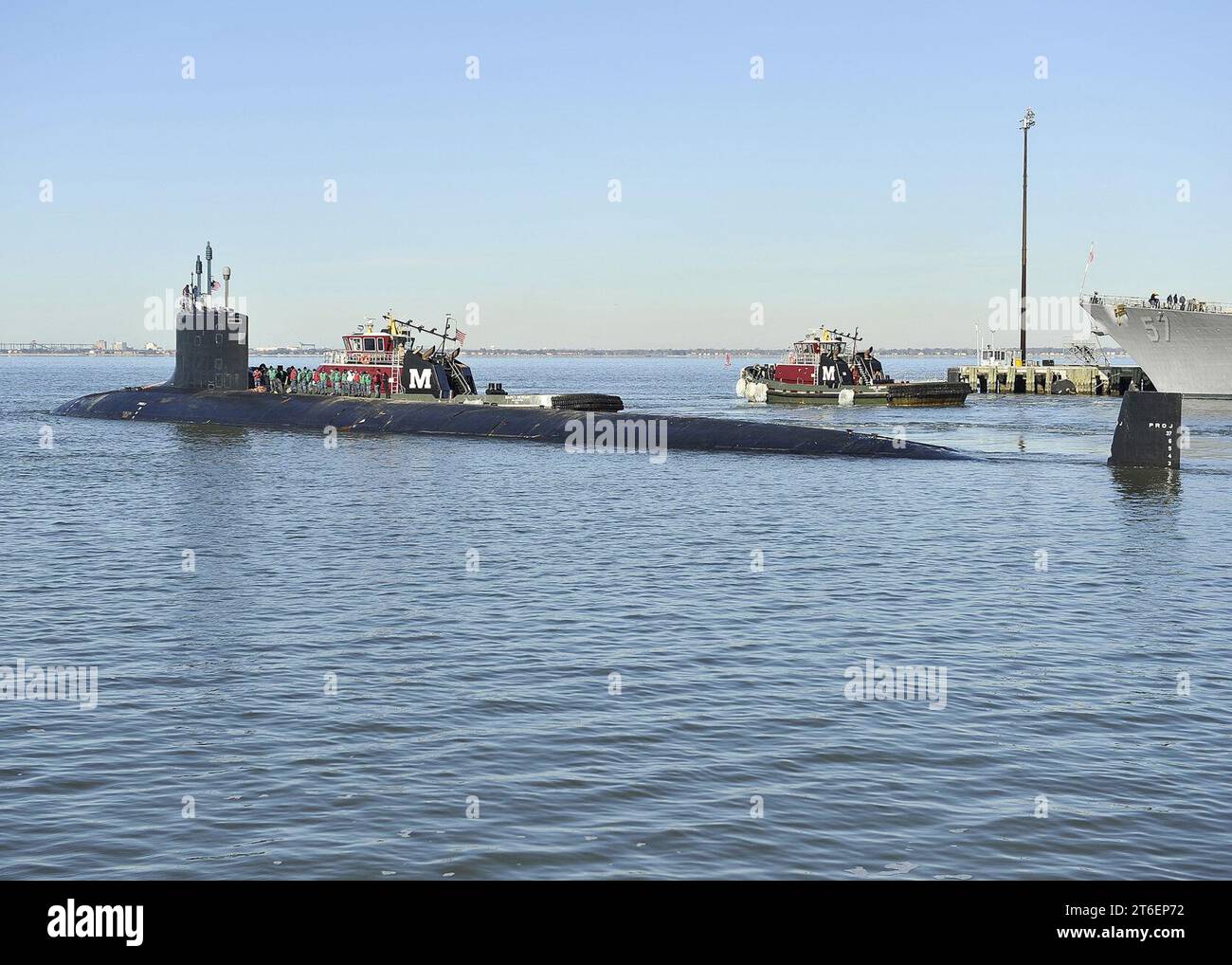 USS Minnesota (SSN-783) departs Norfolk in January 2014 Stock Photo - Alamy