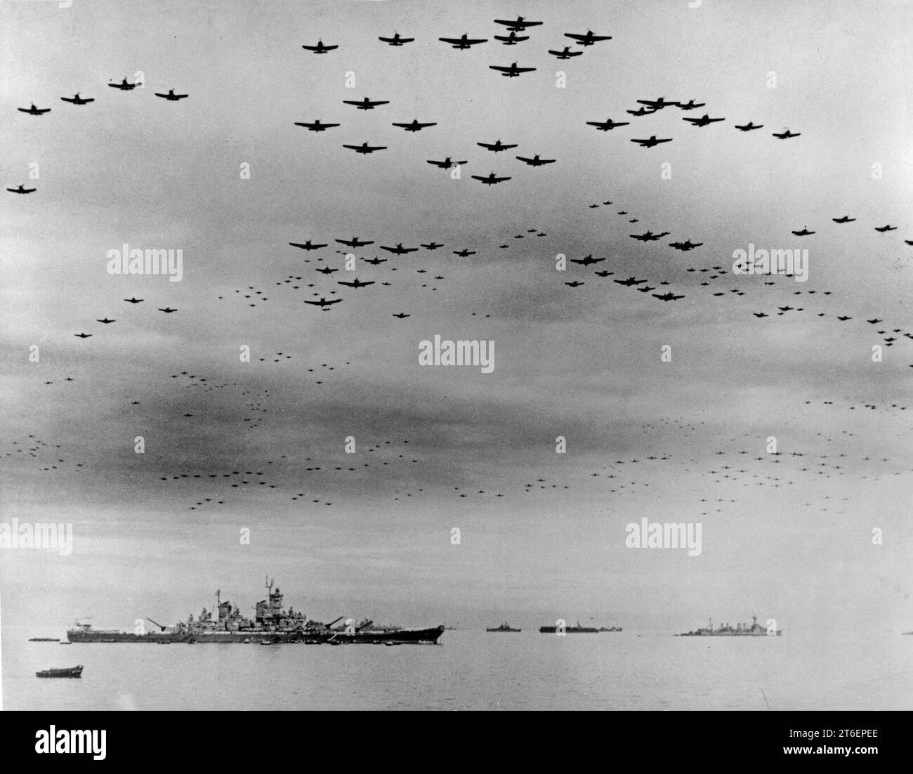 USS Missouri (BB-63) flyover, Tokyo Bay, 2 September 1945 Stock Photo ...