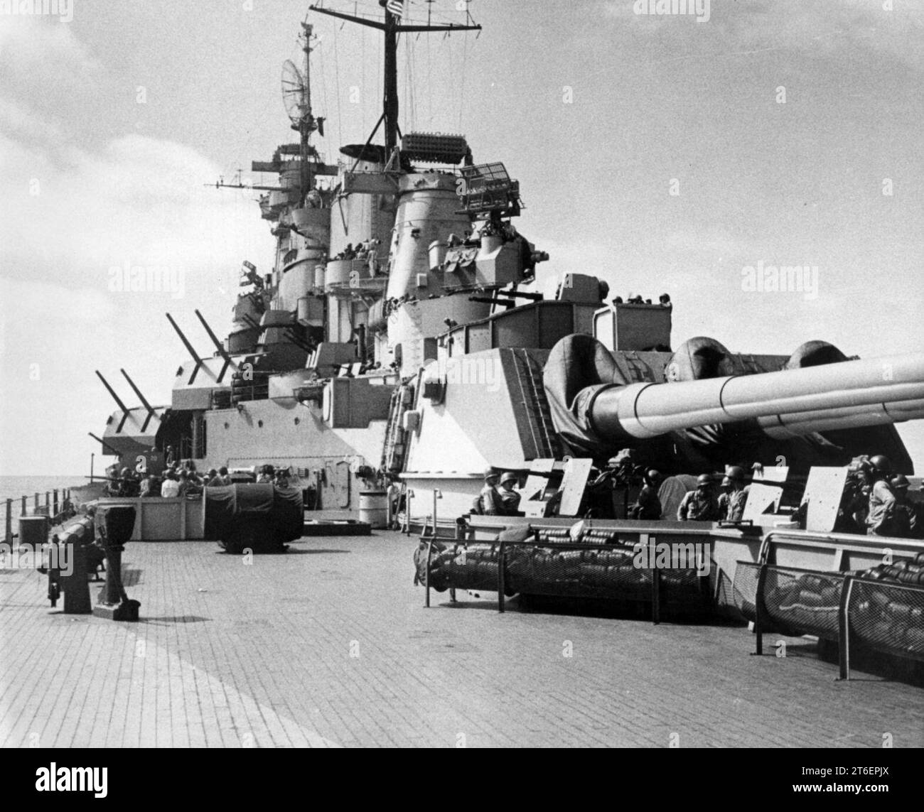 USS Missouri (BB-63) radars 1944 Stock Photo - Alamy