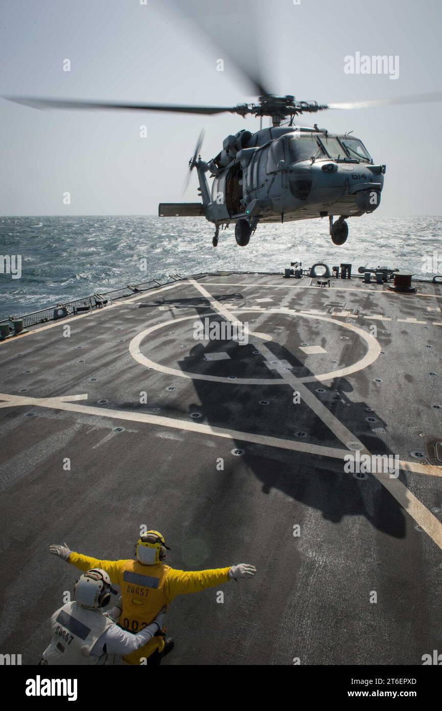 USS Mitscher (DDG 57) 150218 Stock Photo - Alamy