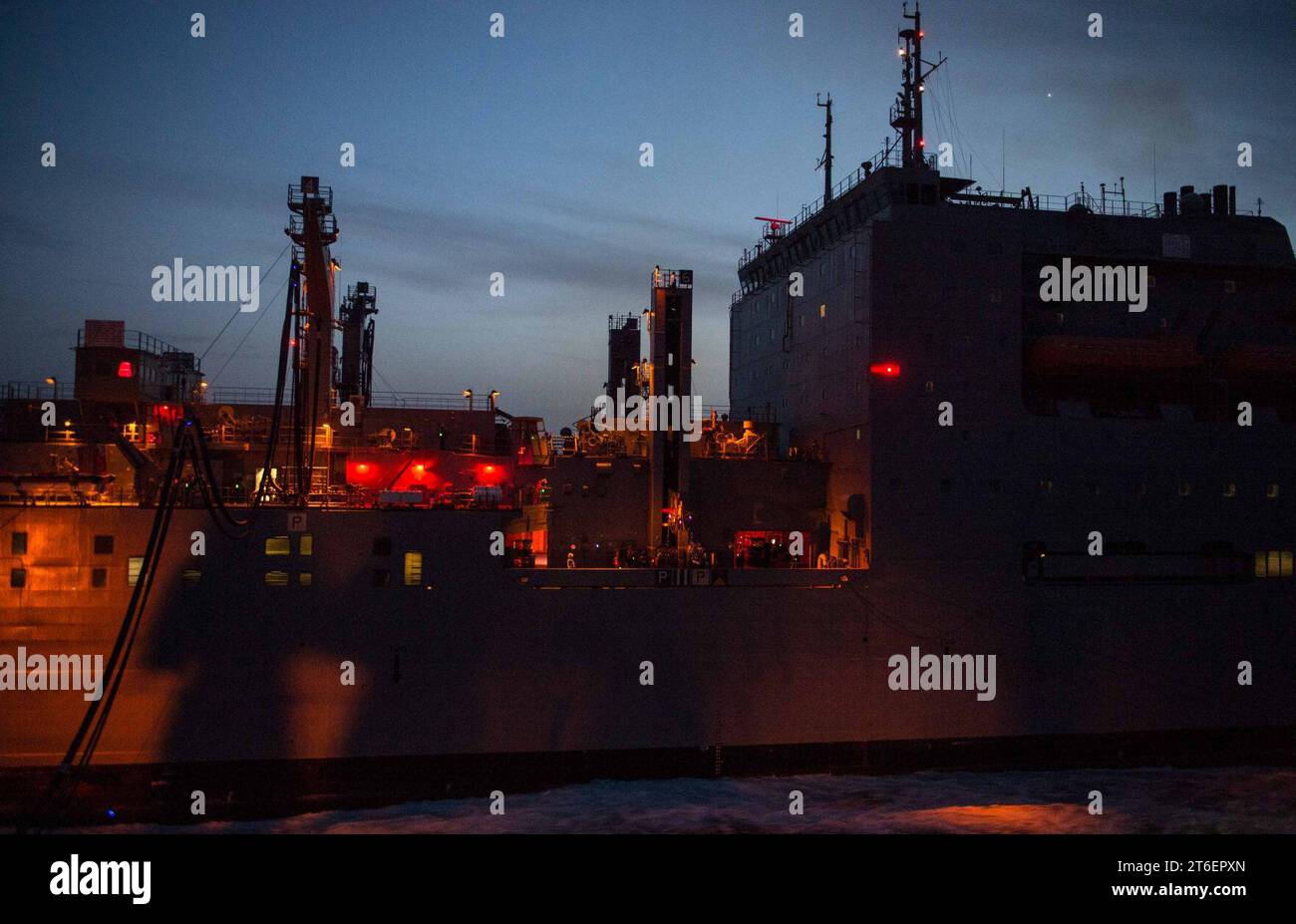 USS Mitscher (DDG 57) 150218 Stock Photo - Alamy