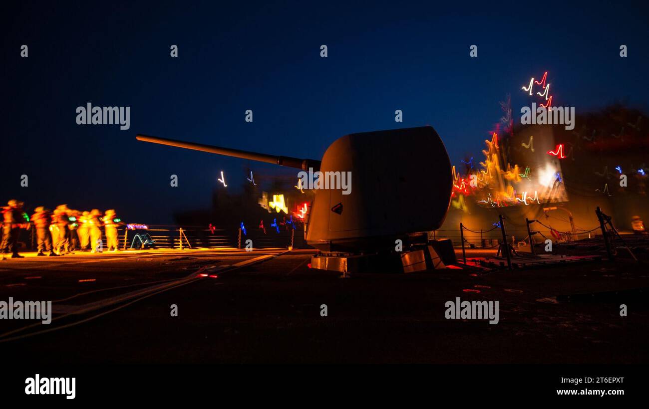 USS Mitscher (DDG 57) 150218 Stock Photo - Alamy