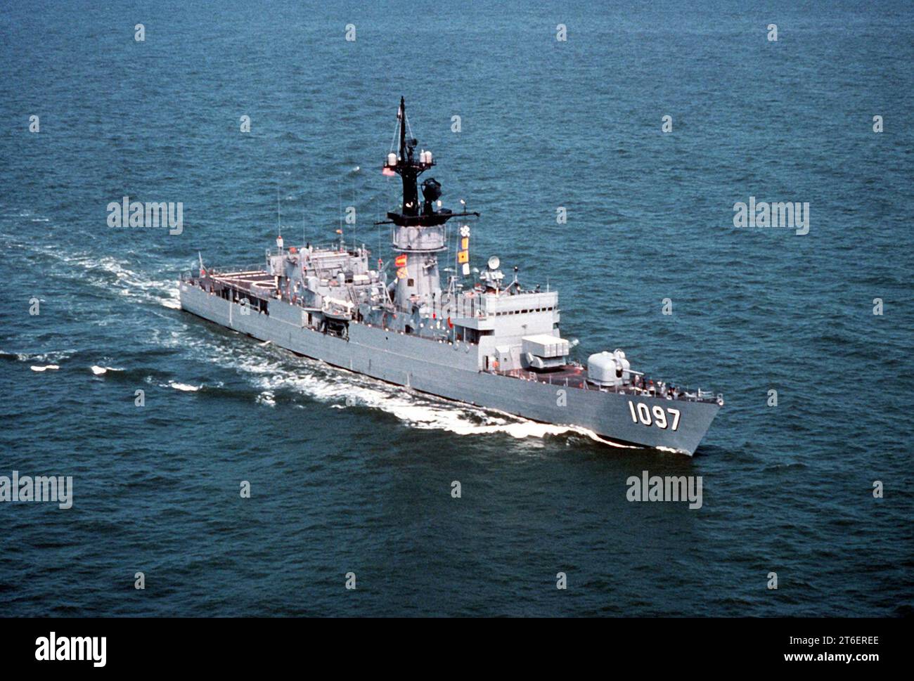 USS Moinester (FF-1097) underway Stock Photo - Alamy