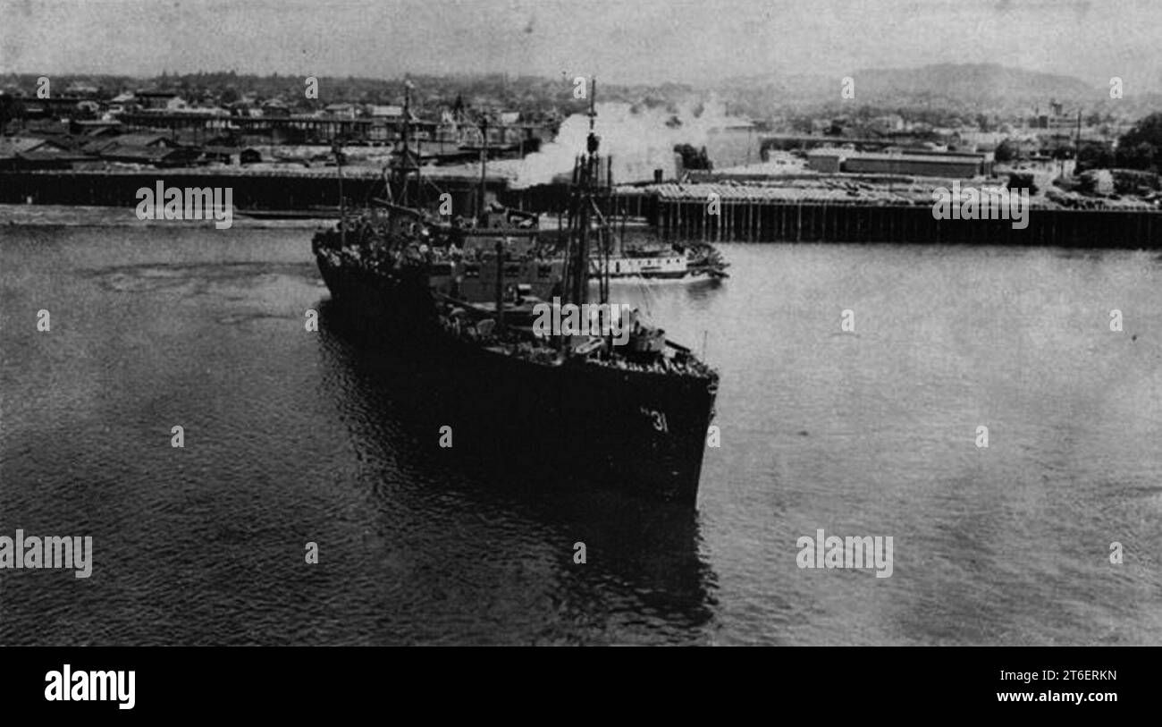 USS Monrovia (APA-31) leaving, Portland, Oregon (USA), in July 1945 ...