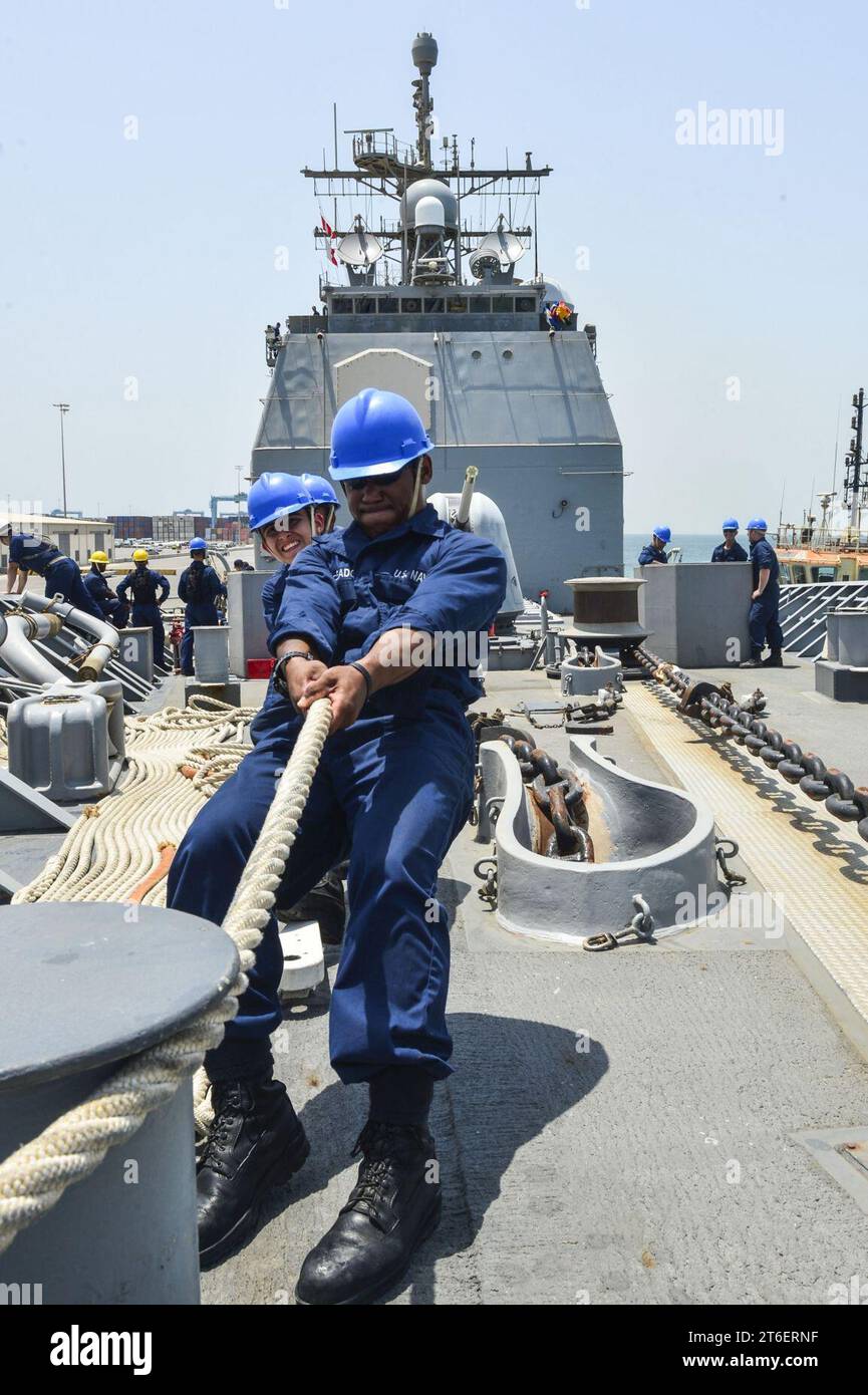 USS MONTEREY (CG 61) 130703 Stock Photo - Alamy