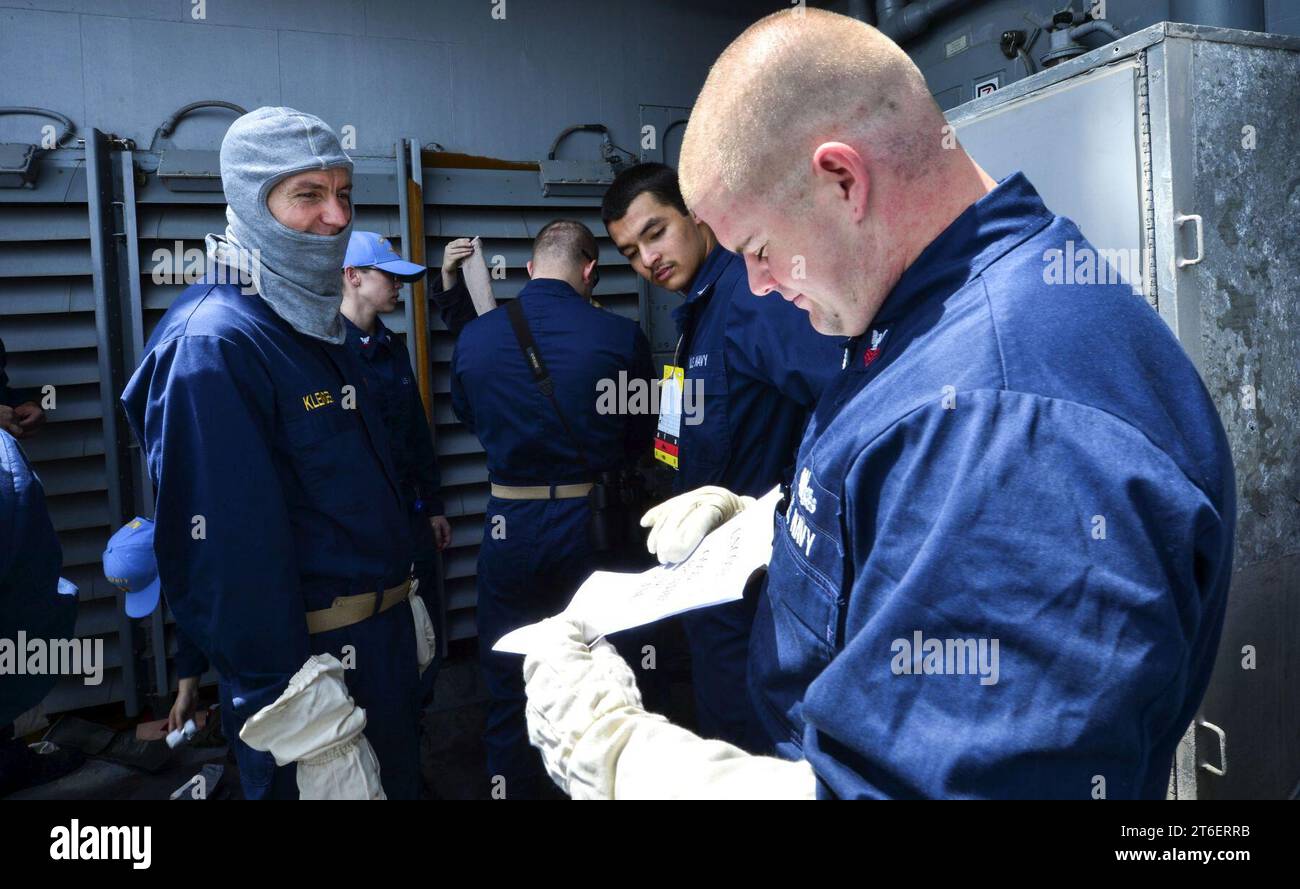 USS MONTEREY (CG 61) 130727 Stock Photo - Alamy