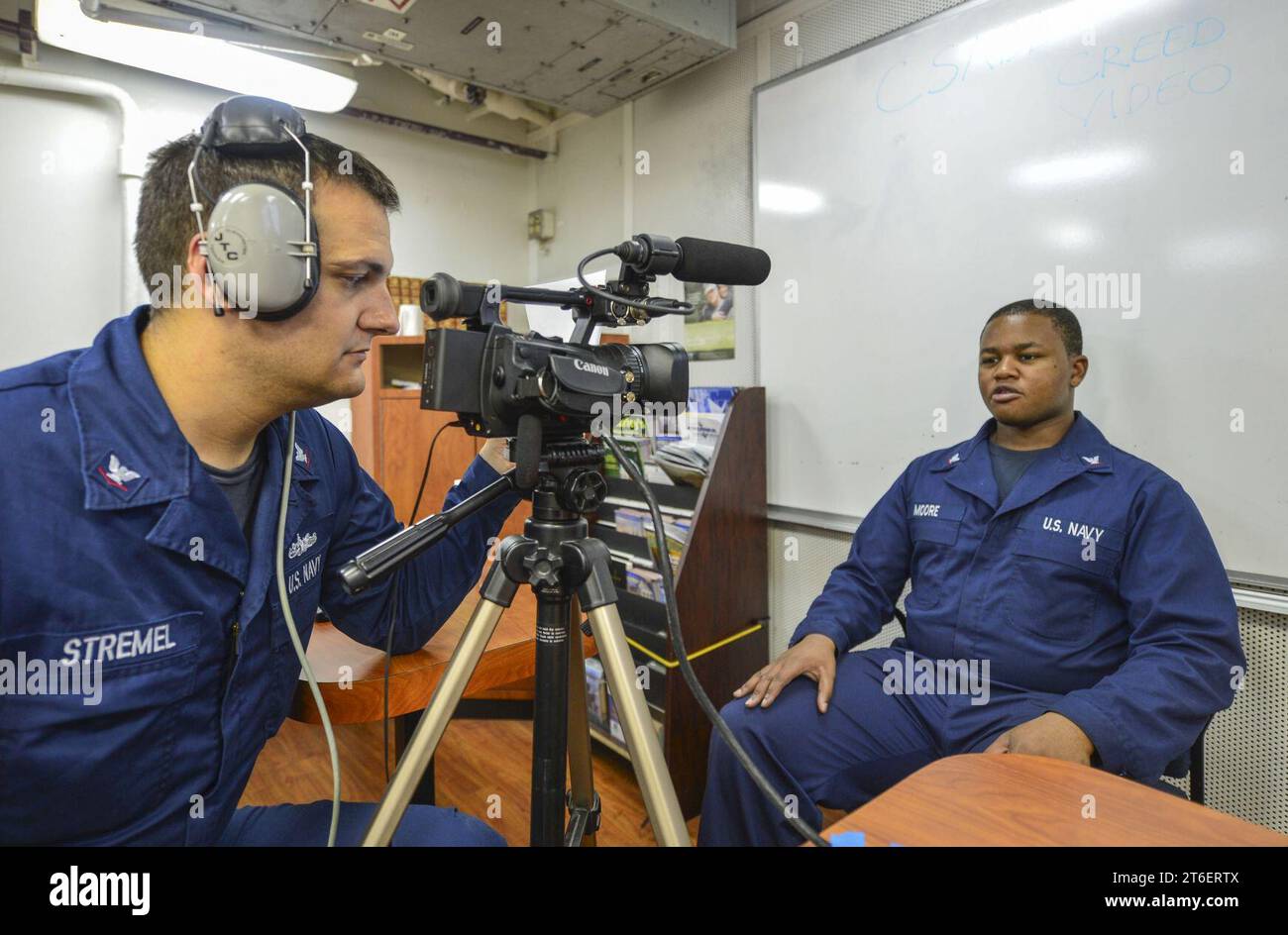 USS MONTEREY (CG 61) 130728 Stock Photo - Alamy