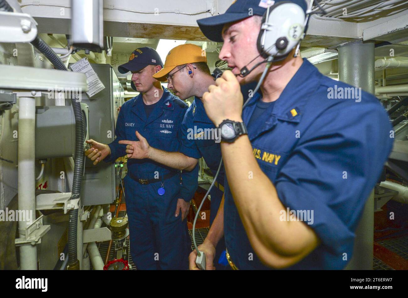 USS MONTEREY (CG 61) 130808 Stock Photo - Alamy