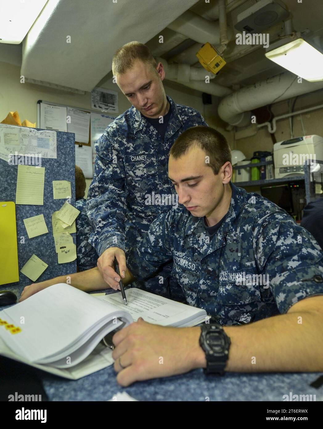 USS MONTEREY (CG 61) 130805 Stock Photo - Alamy